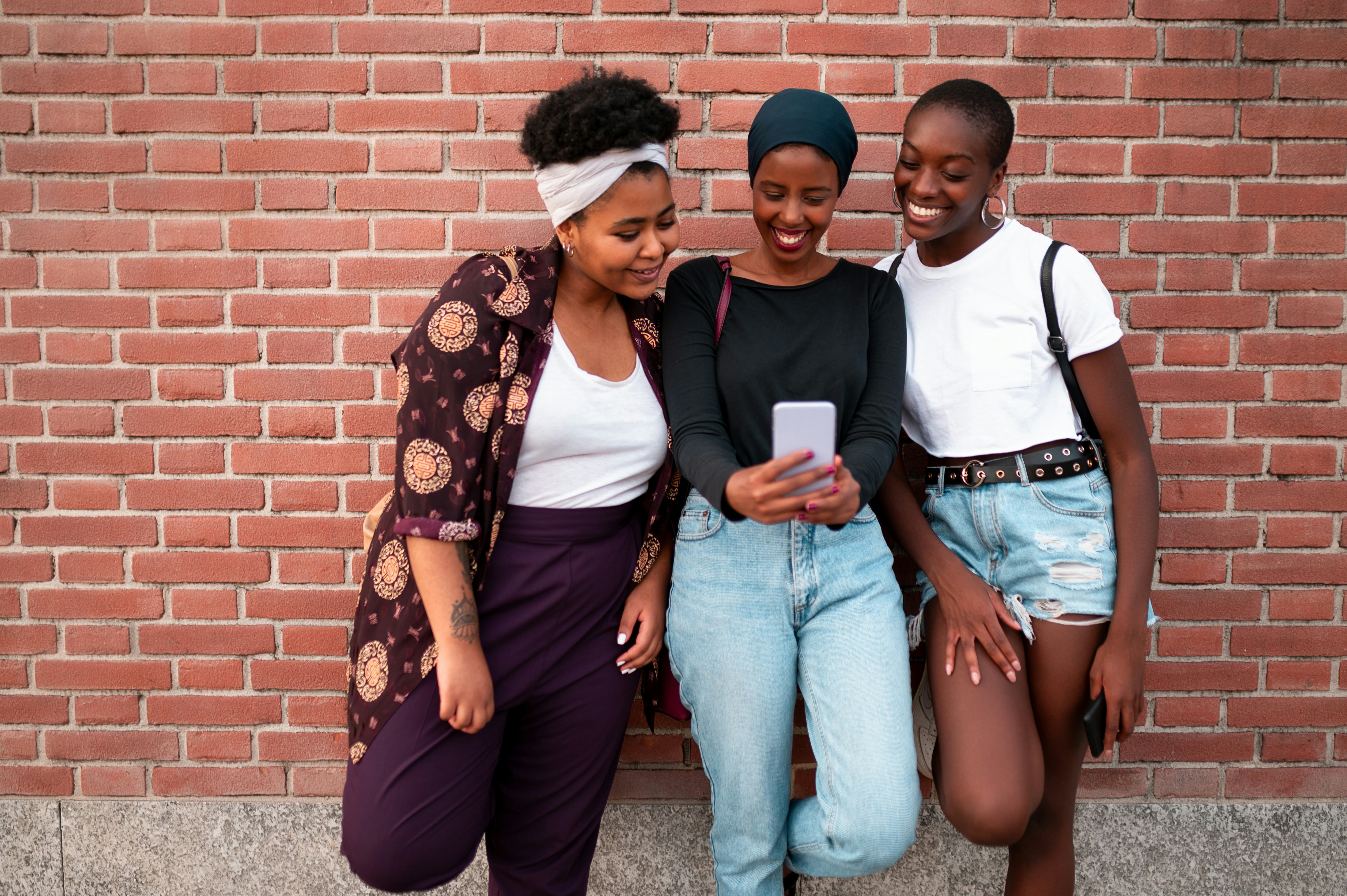 75 Group Chat Names For Long-Distance Best Friends You Miss A Latte