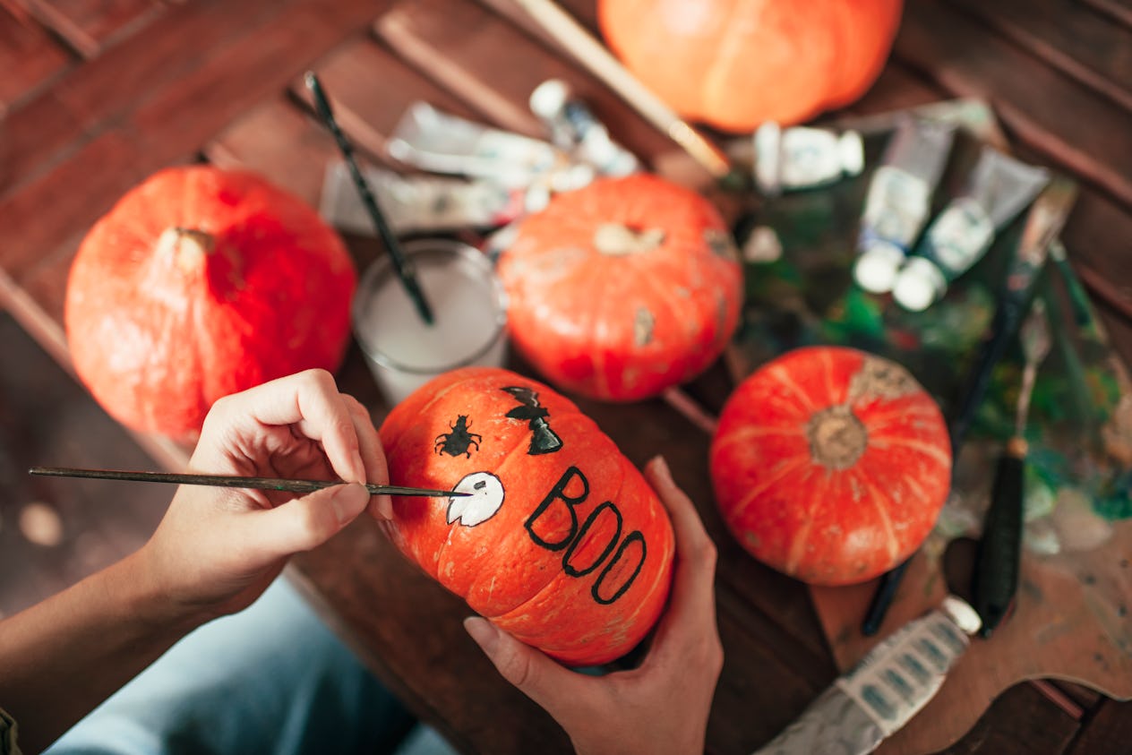 27 Halloween Games For Adults That Are Actually Fun 27-halloween-games-for-adults-that-are-actually-fun