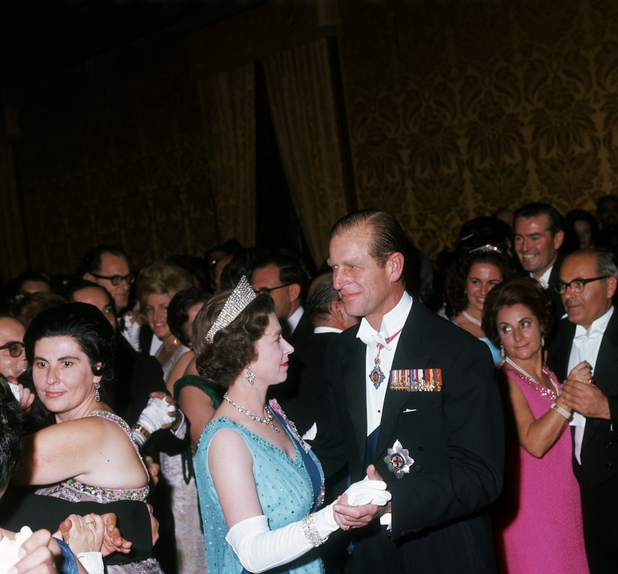 20 Photos Of Royals Dancing & Having An Absolute Ball