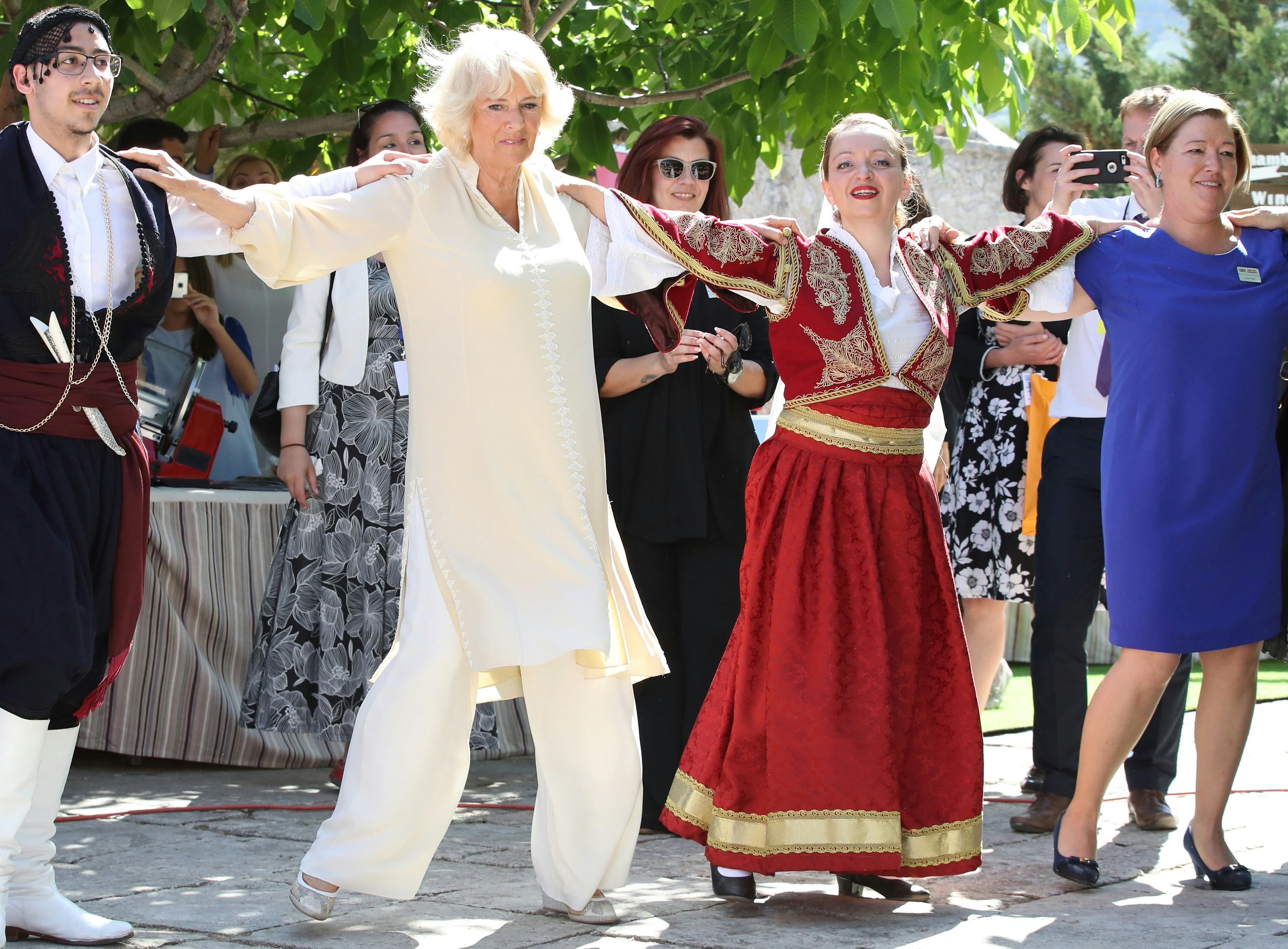 20 Photos Of Royals Dancing & Having An Absolute Ball