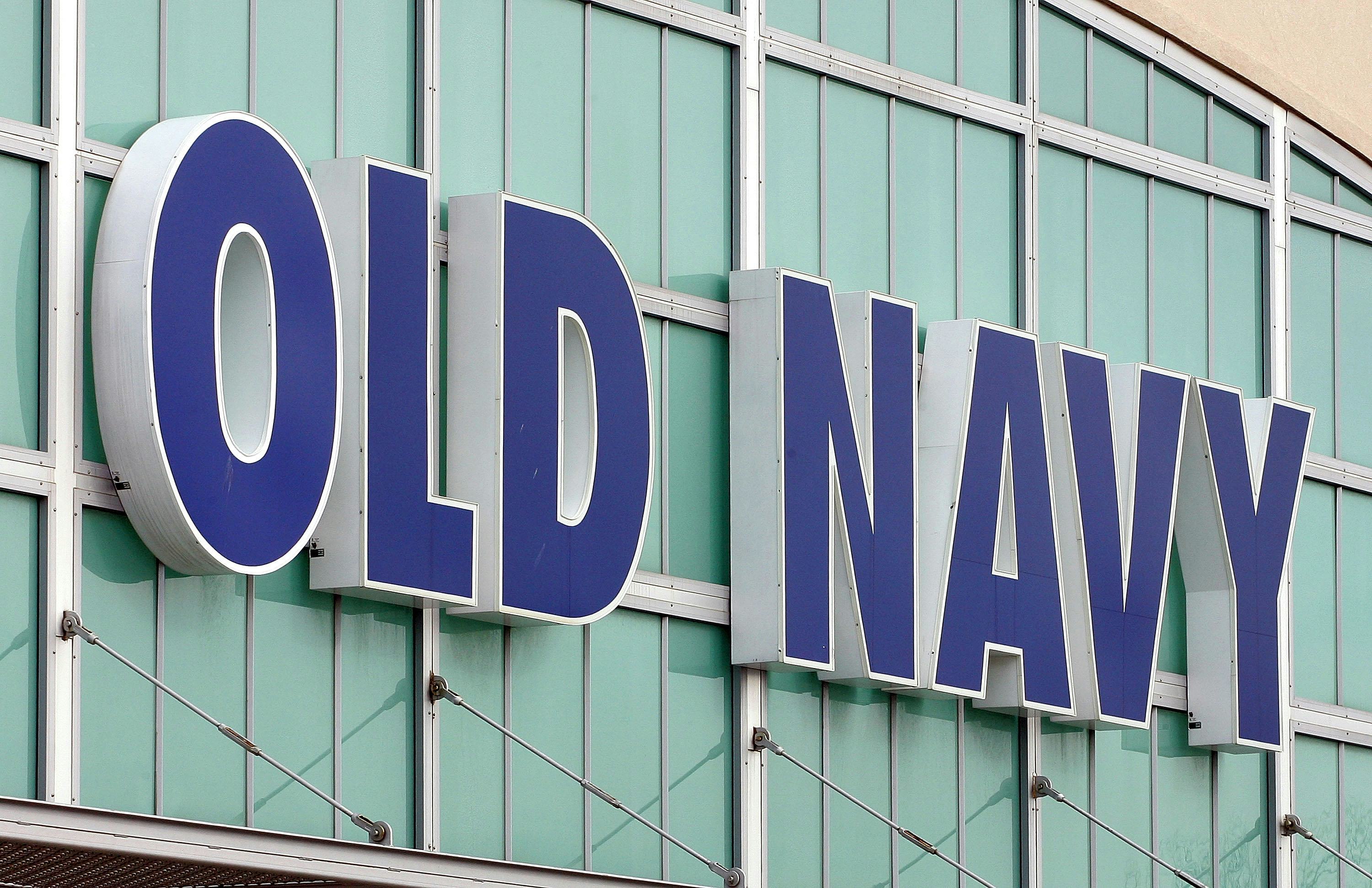 9 Old Navy Black Friday 2021 Deals & Sales To Shop