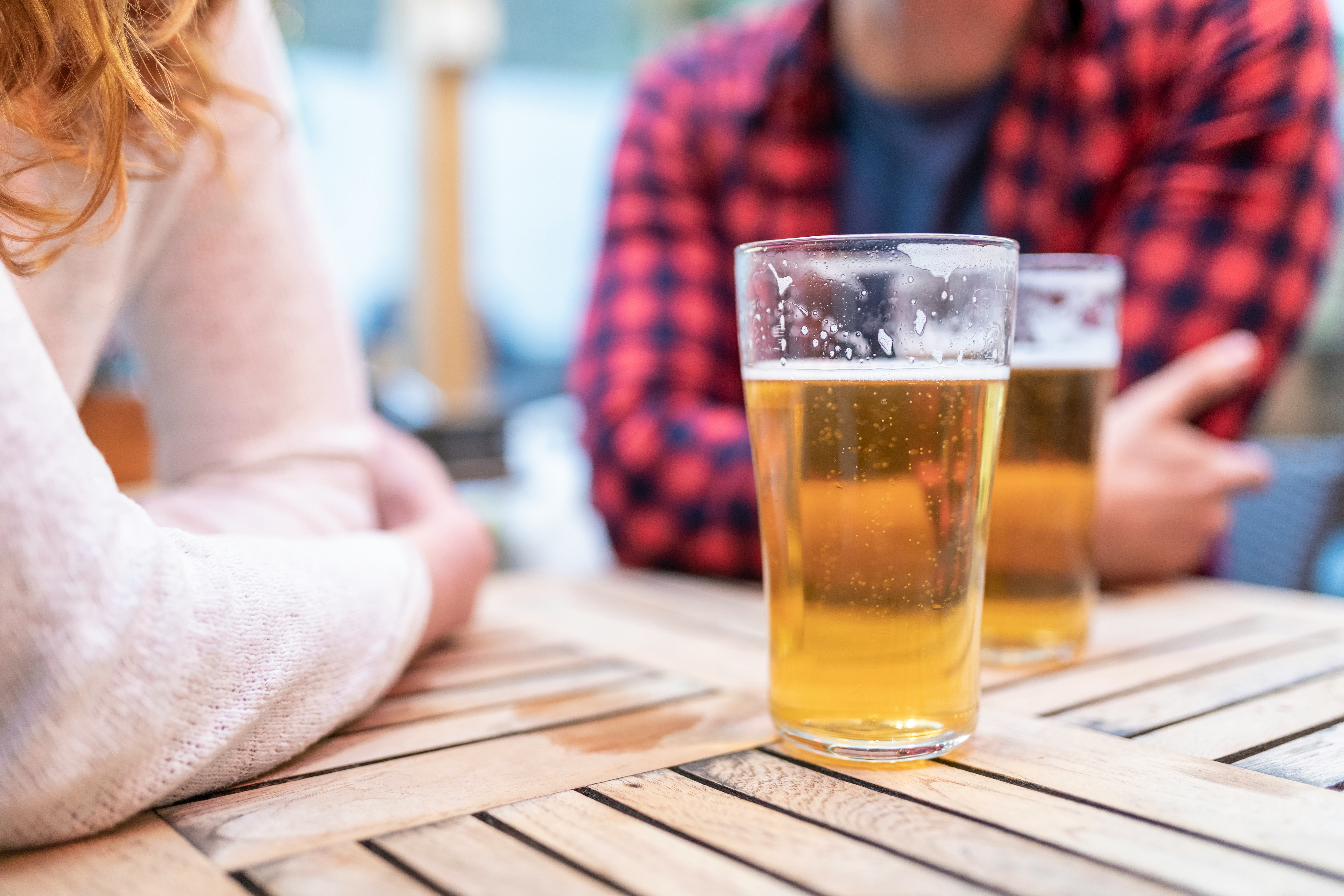 20 Responses To Hinge's "First Round Is On Me" Prompt That Stand Out