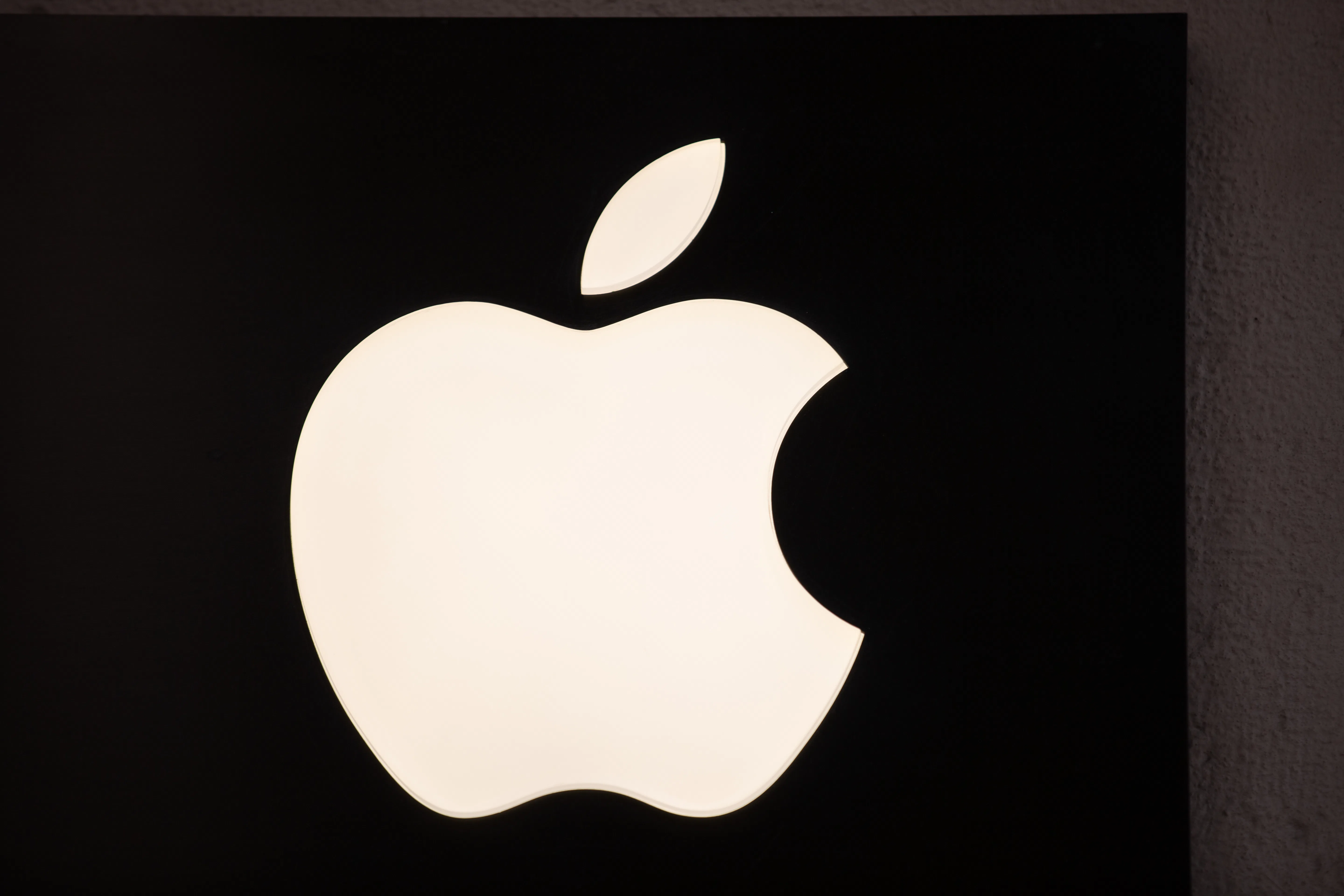 How to make Spotify your default music app in iOS 14.5 beta