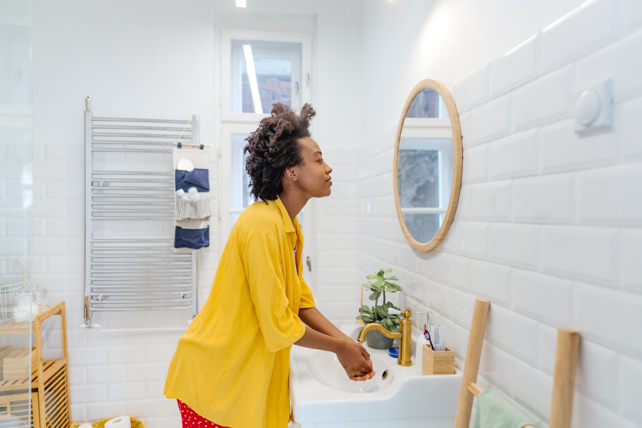 How To Tell If You’re Giving Too Much In A Relationship & How To Pull Back