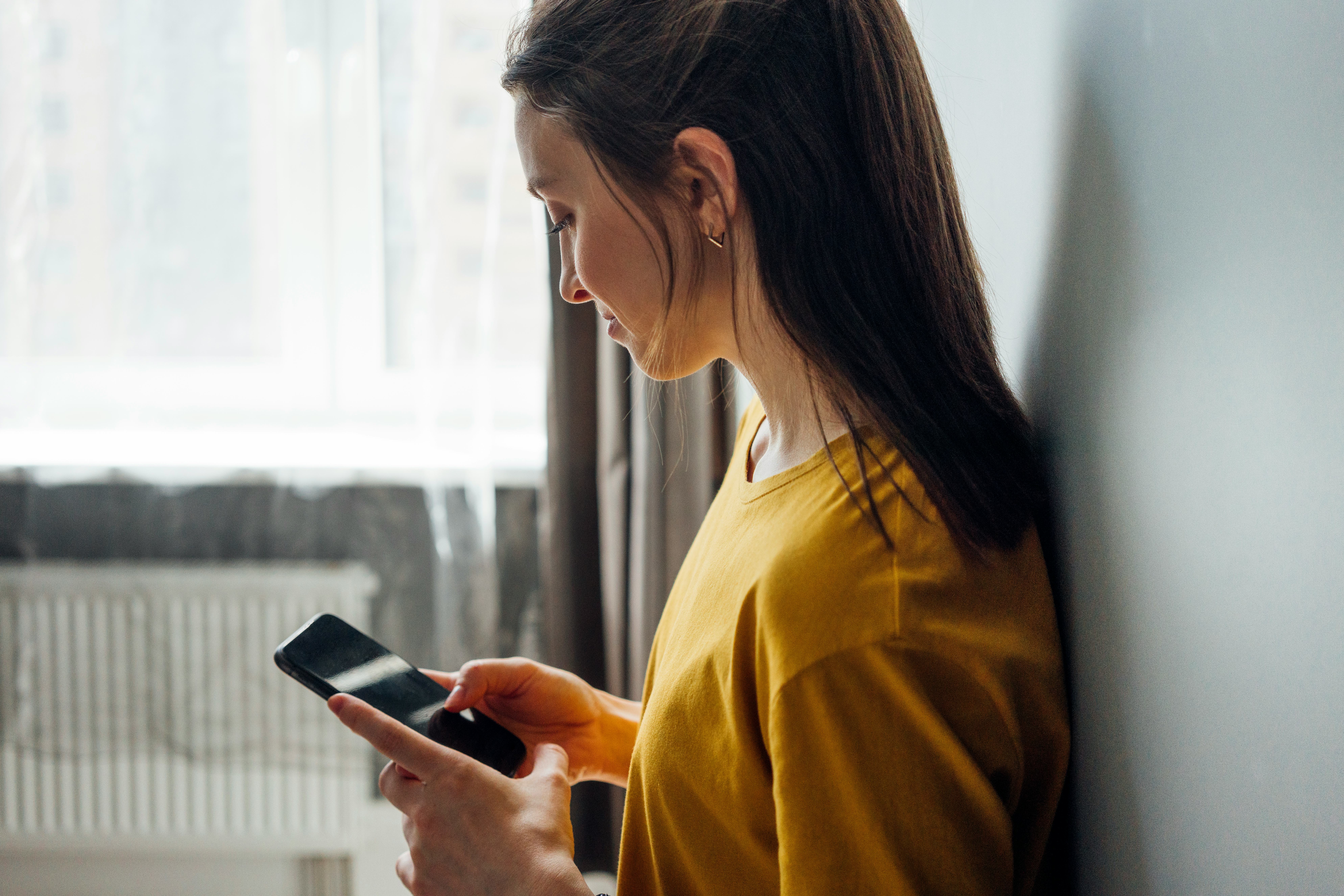 11 Signs Your Partner Is Too Clingy & What To Do About It