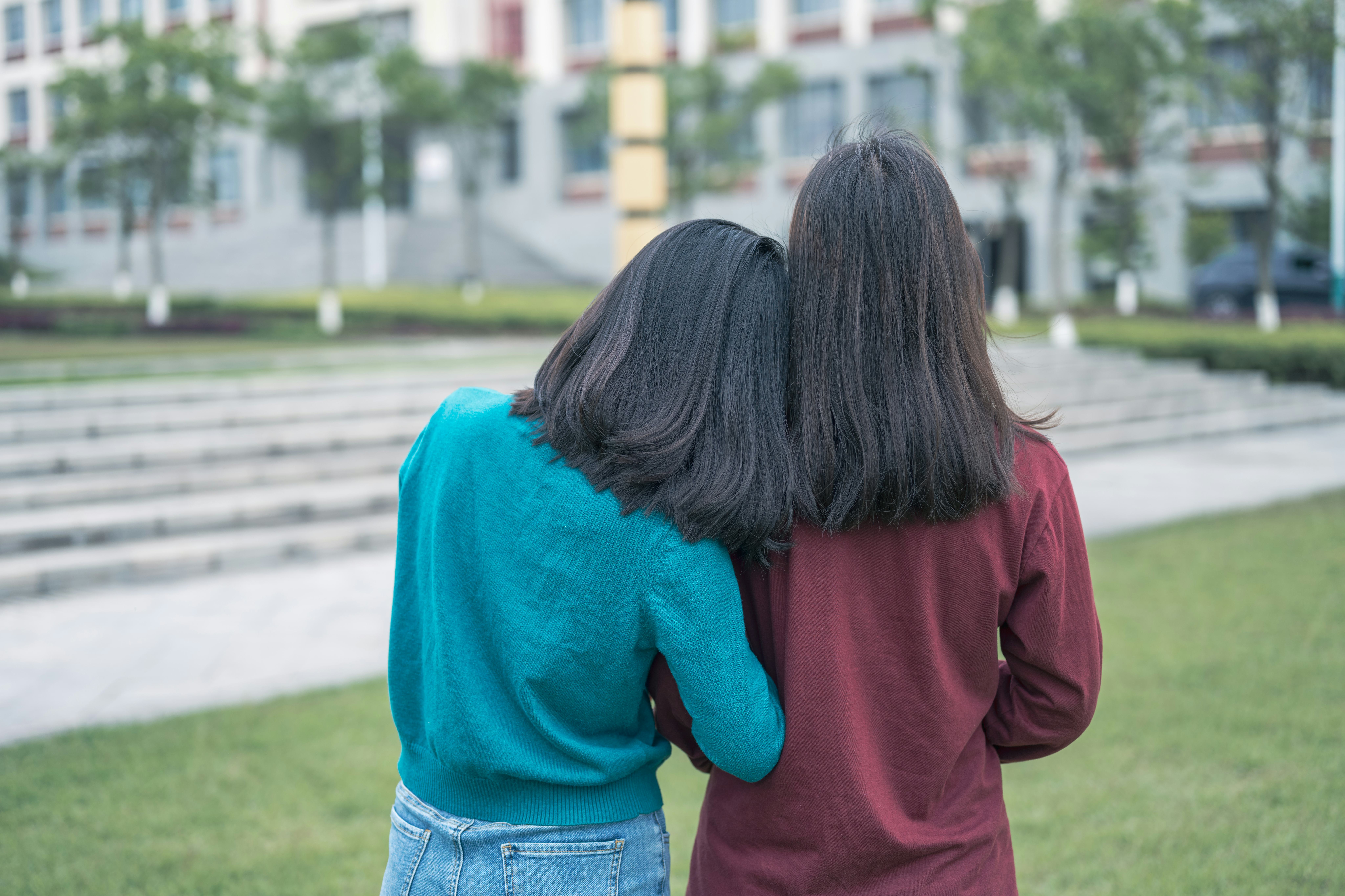 11 Signs Your Partner Is Too Clingy & What To Do About It