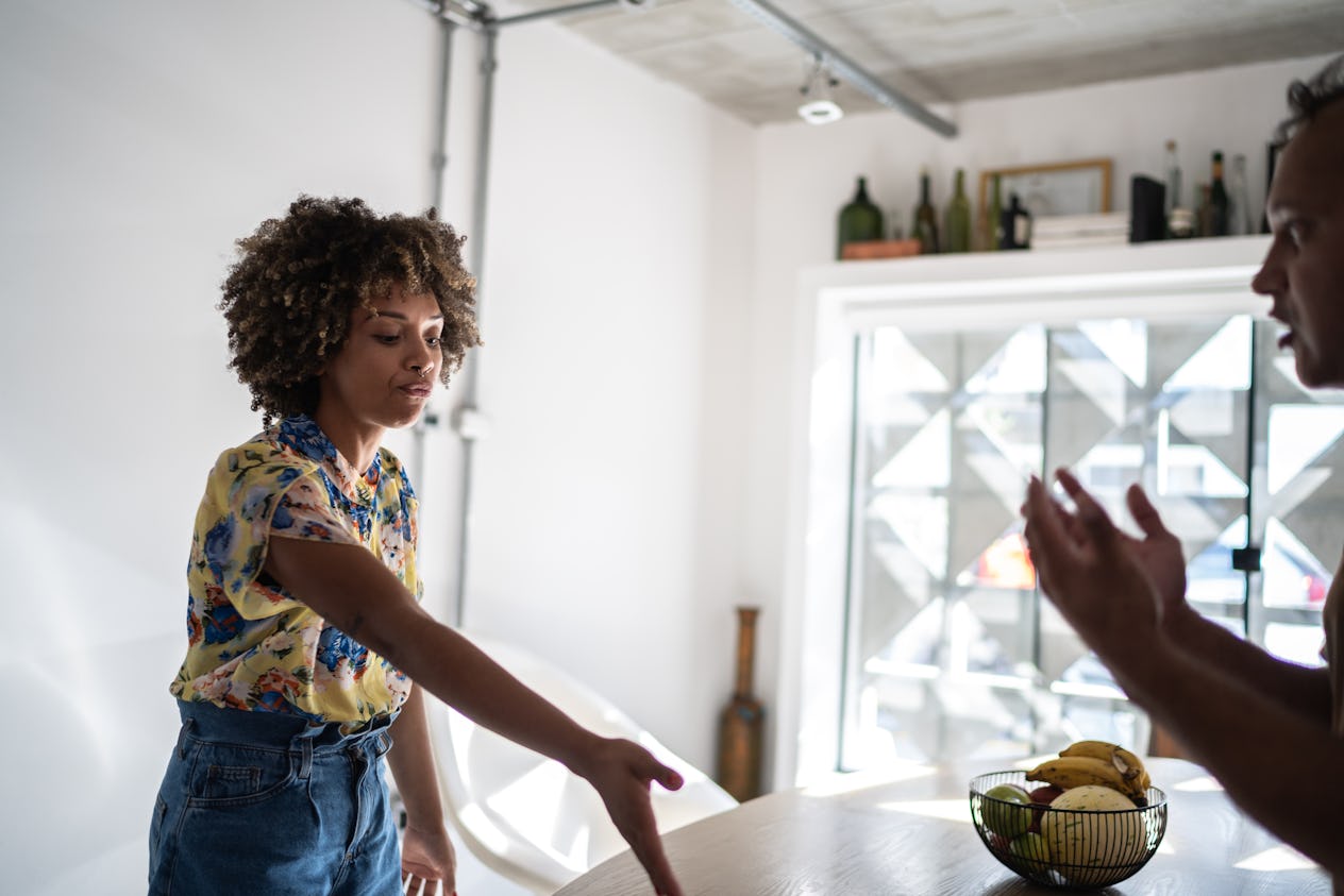 14 Signs Of A Toxic Sibling, According To Experts