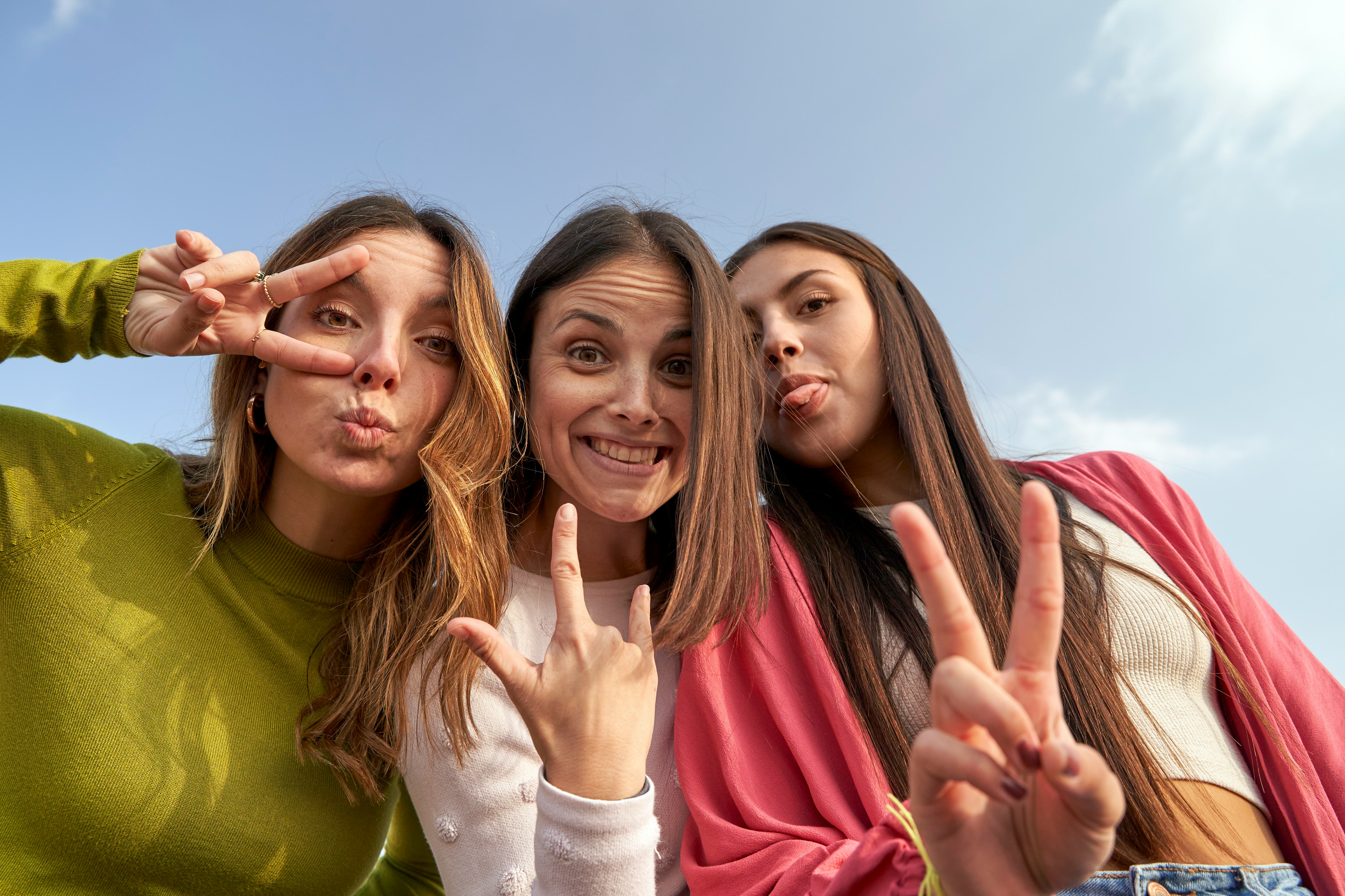 How To Get A Middle Part If You've Got A Stubborn Side Part, According ...