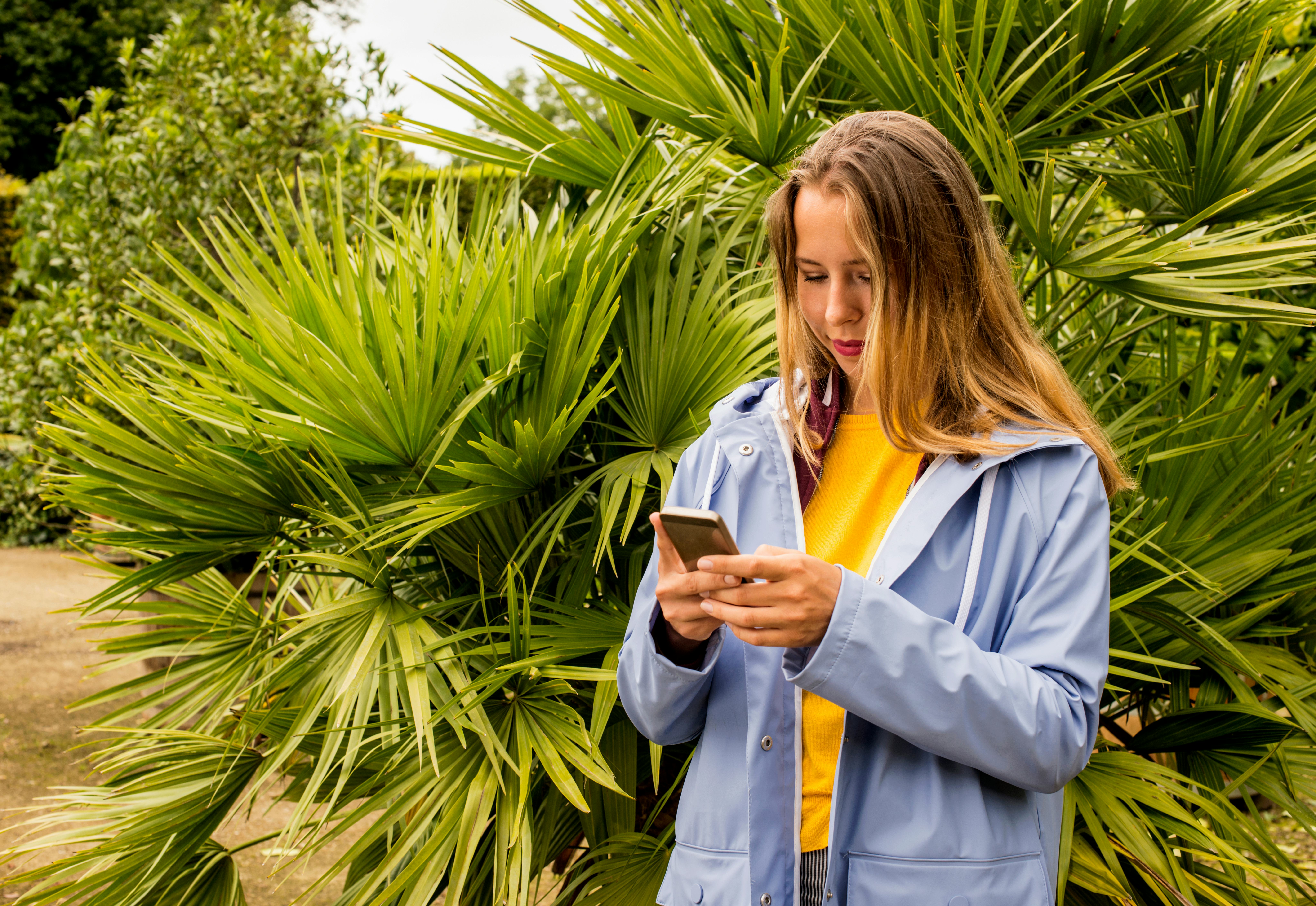 No Text After A First Date? Experts Say Here's How To Handle It