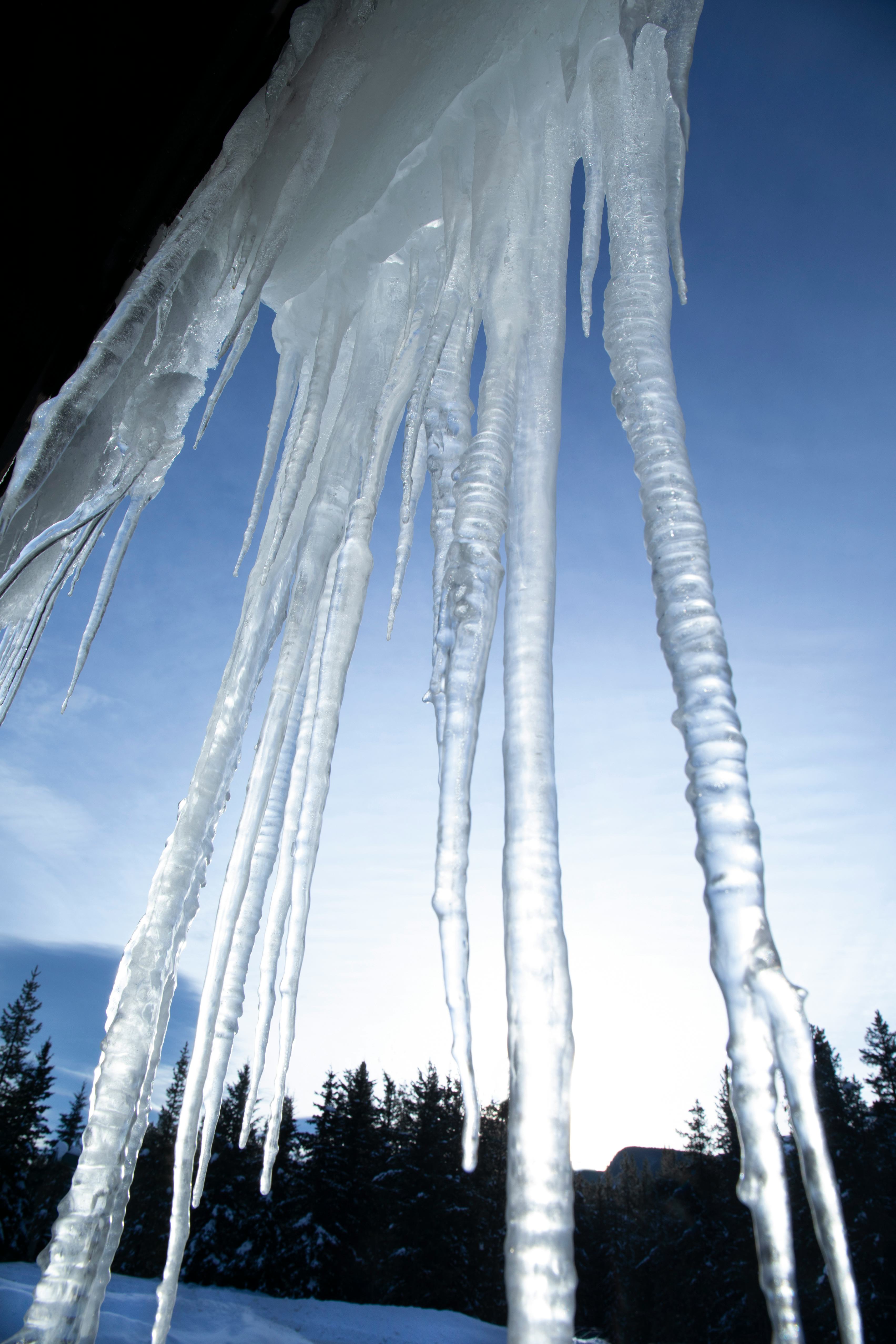 Look: Researchers uncover a link between icicle shape and global warming