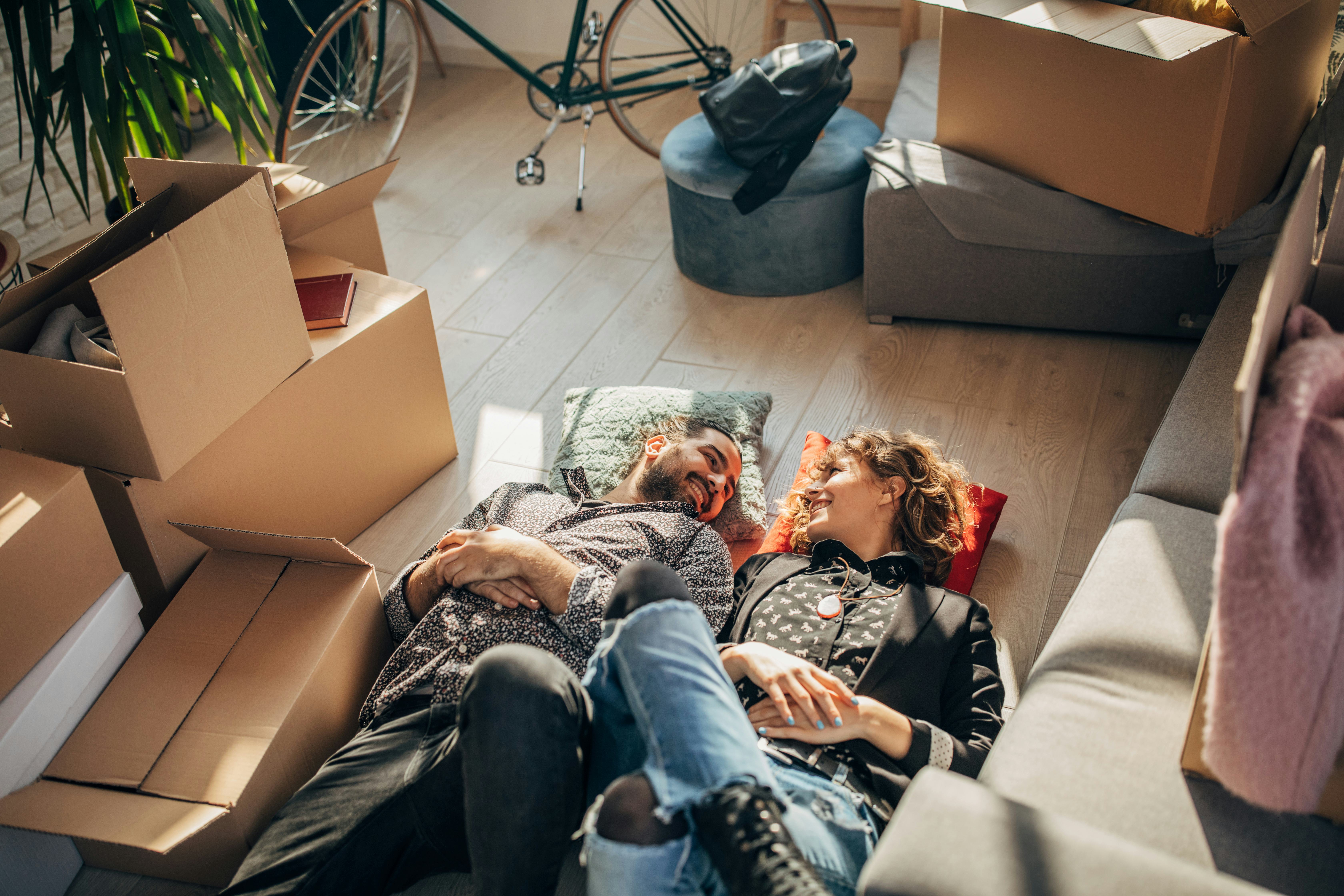 The Best Age Gap Relationship Advice, According To Dating Experts