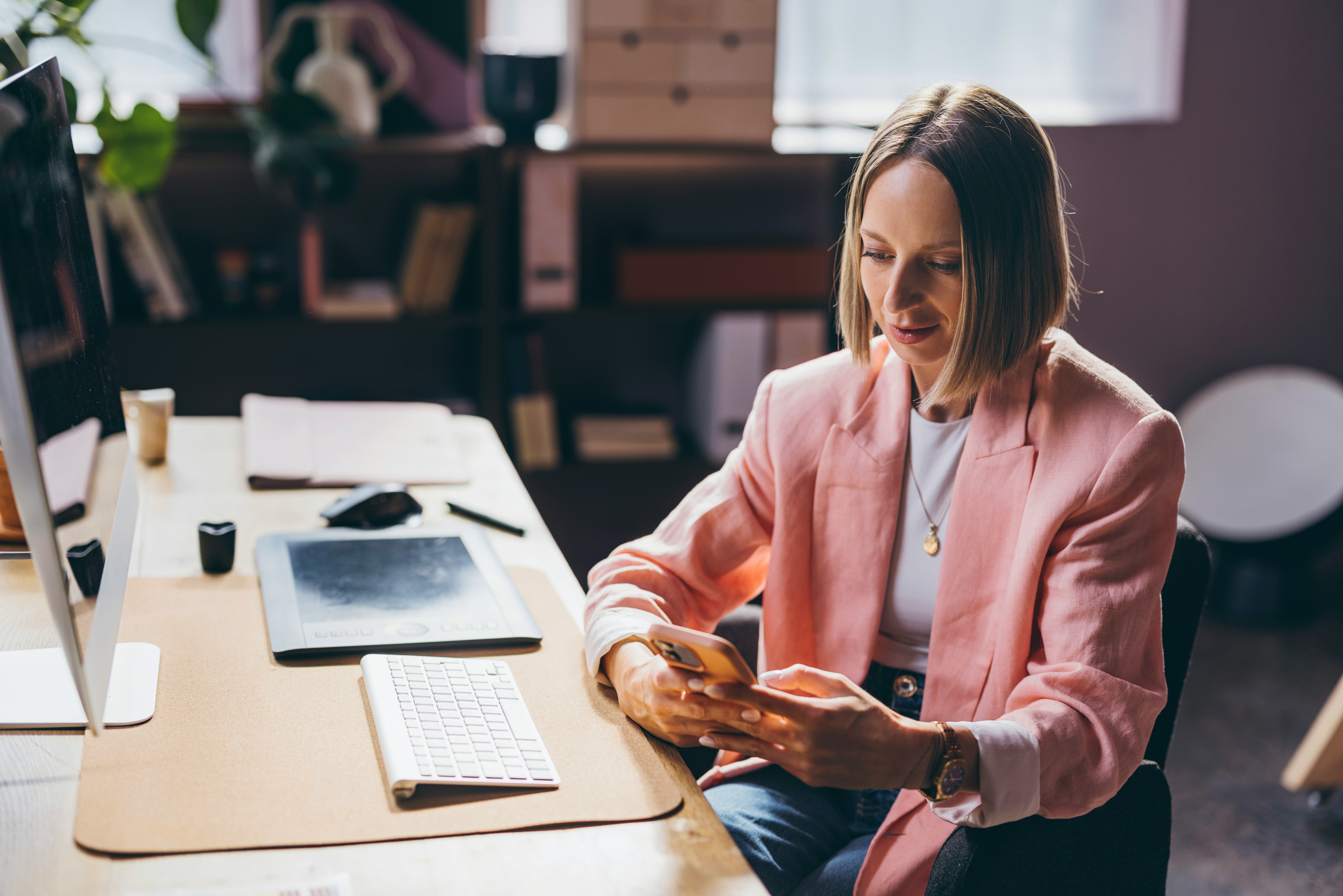 Dating App Tips For Finding A Relationship, According To Experts