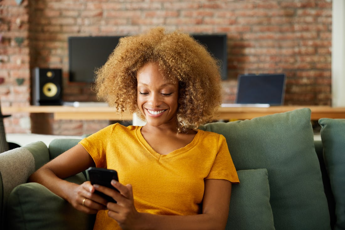 Dating App Tips For Finding A Relationship, According To Experts