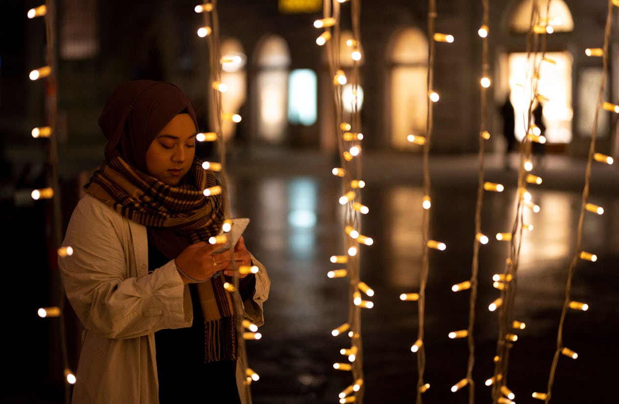 How To Set Boundaries With Your Family During The Holidays