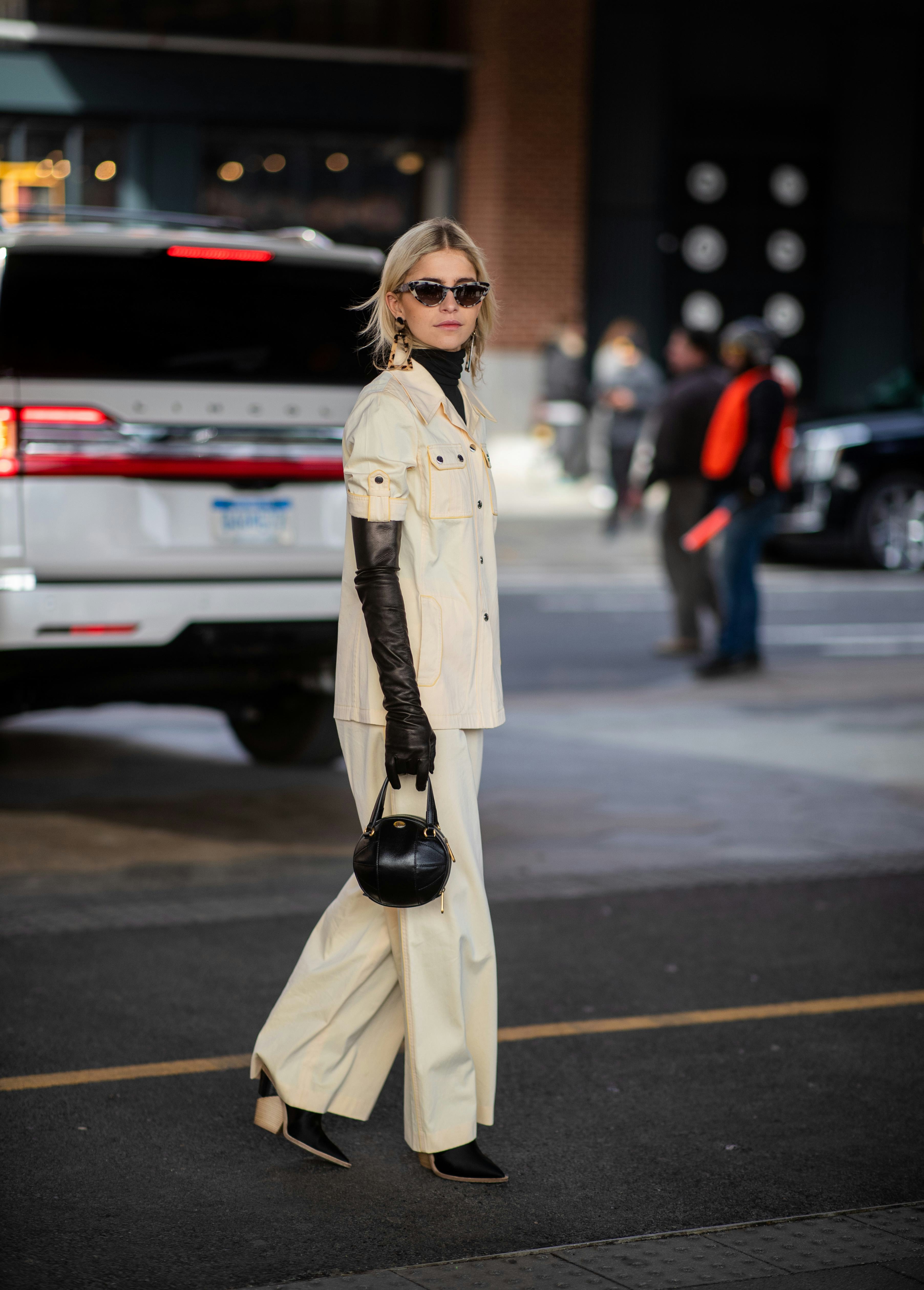 The Opera Gloves Trend Is Taking Over Holiday Party Season