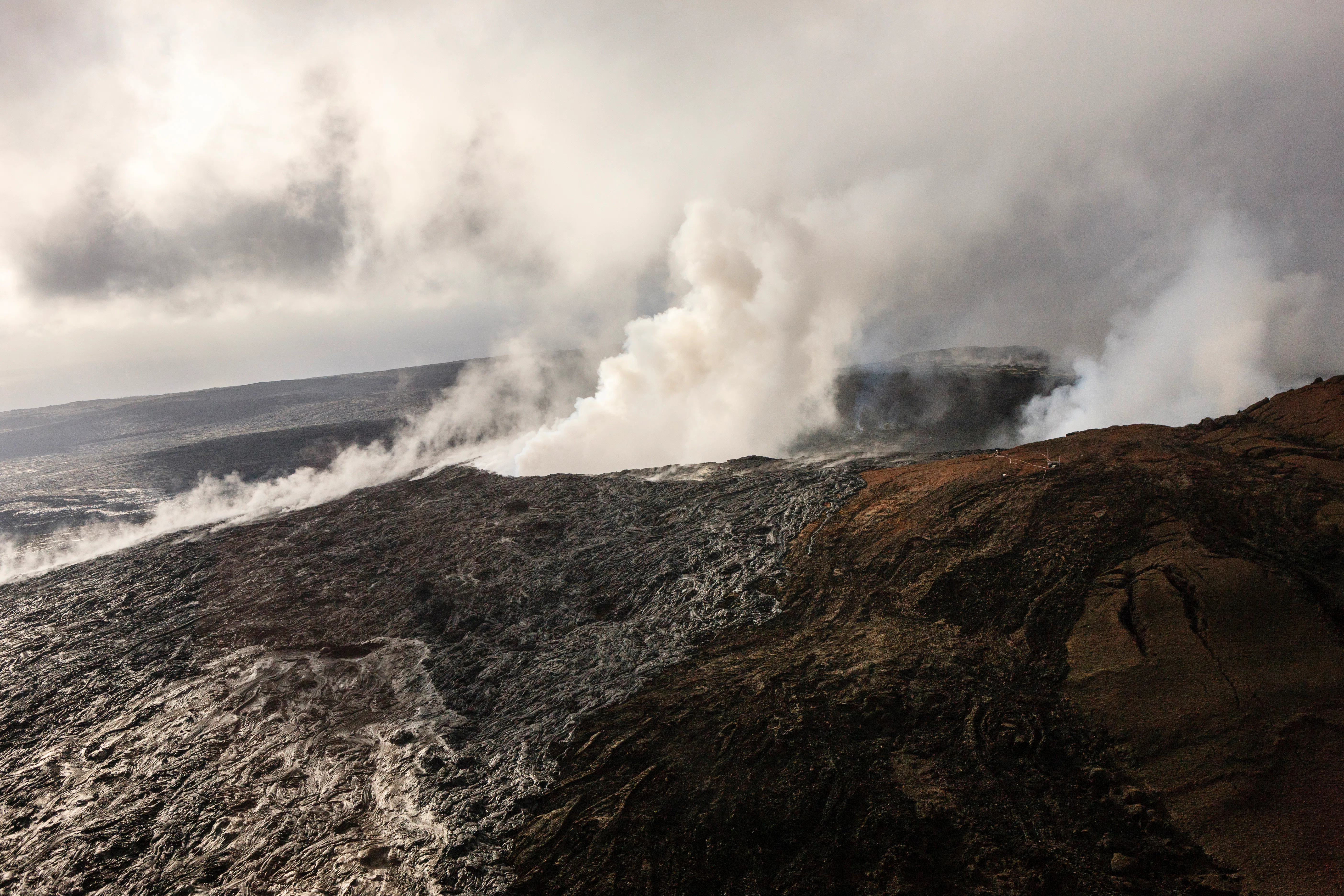 Mauna Loa: 8 views capture the historic volcanic eruption