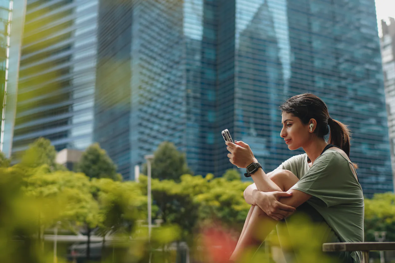 30 Flirty Texts To Send Someone Who's At Work
