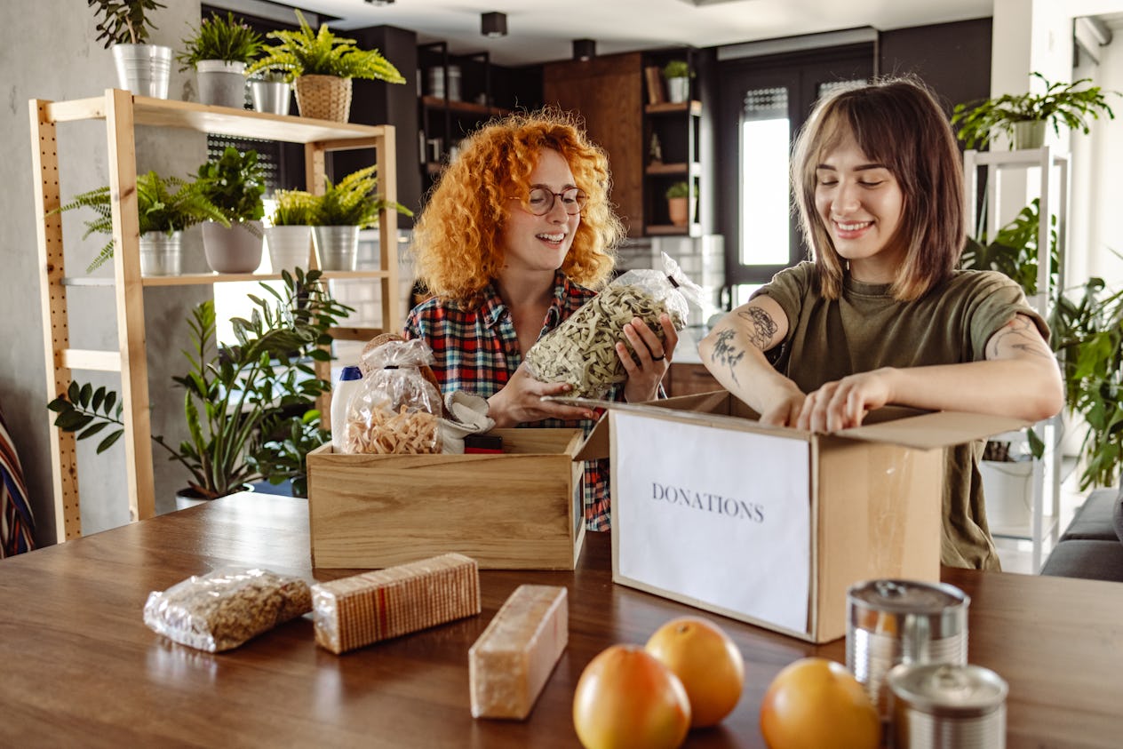 10 Cute Holiday Date Ideas That Bring All The Festive Feels