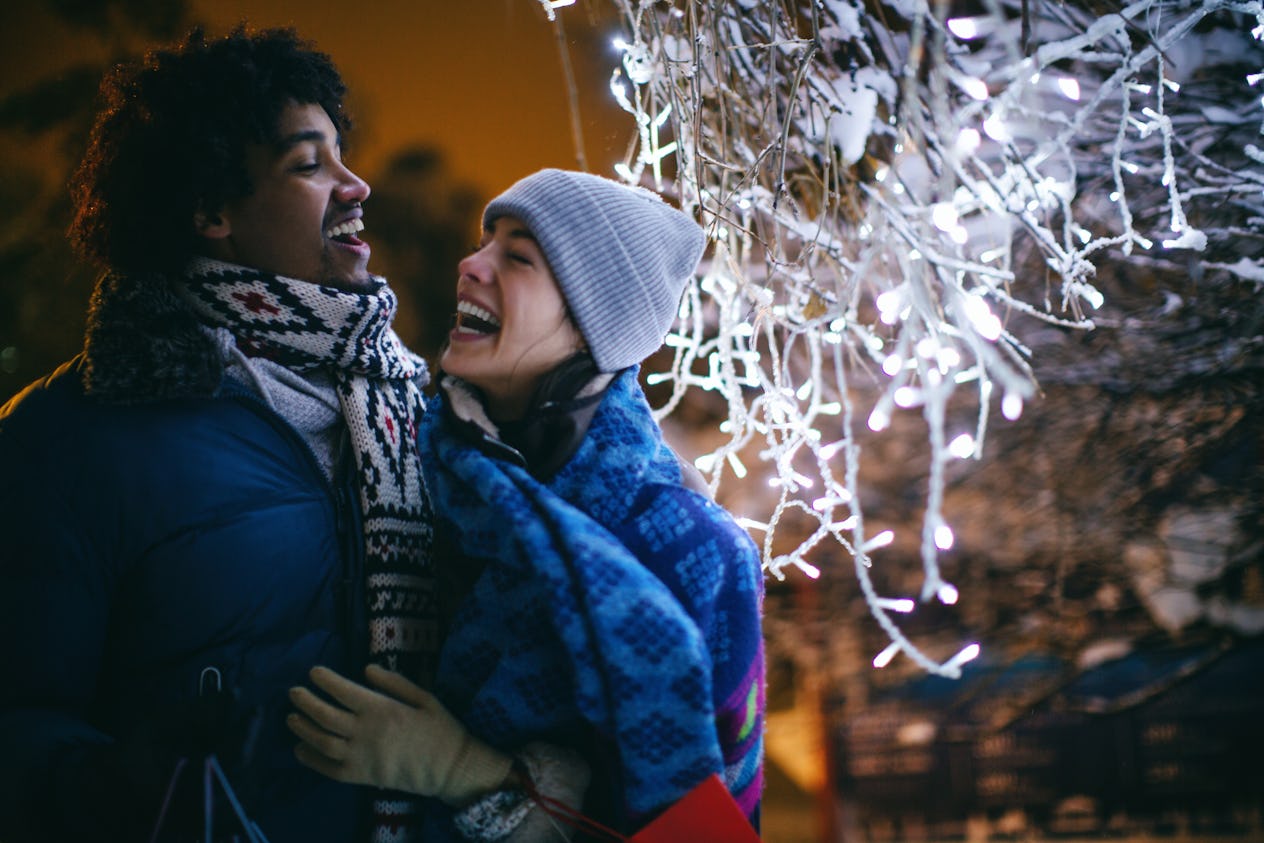 10 Cute Holiday Date Ideas That Bring All The Festive Feels