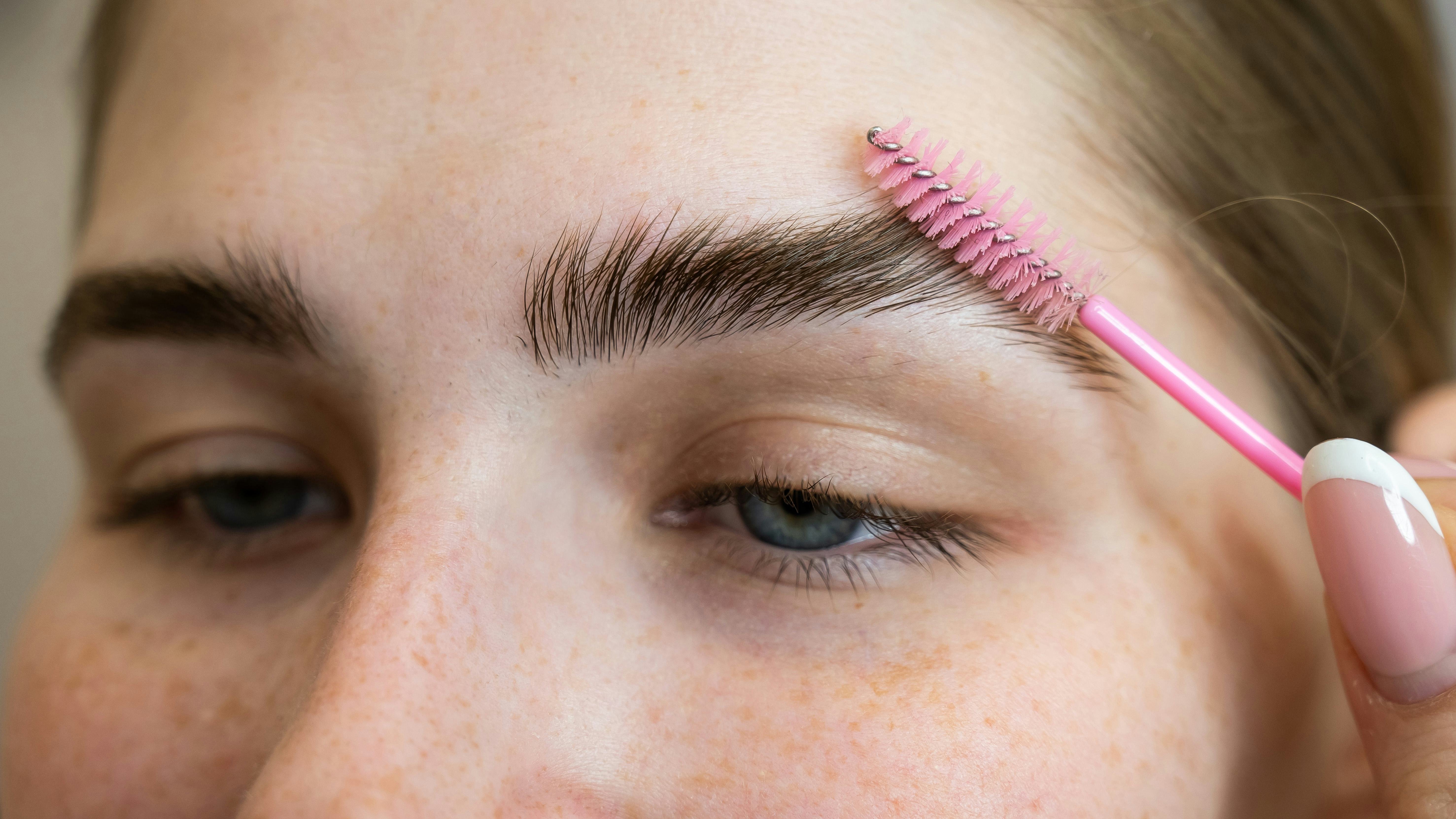 How To Grow Thick Eyebrows After Over-Plucking & Waxing Them