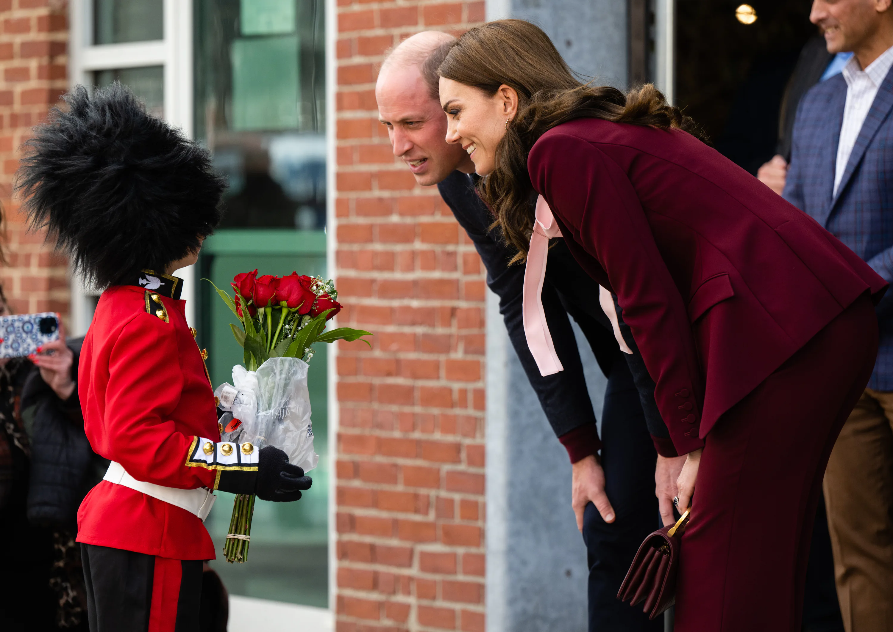 Prince William & Kate Middleton Met A Little Boy Dressed As British Guard