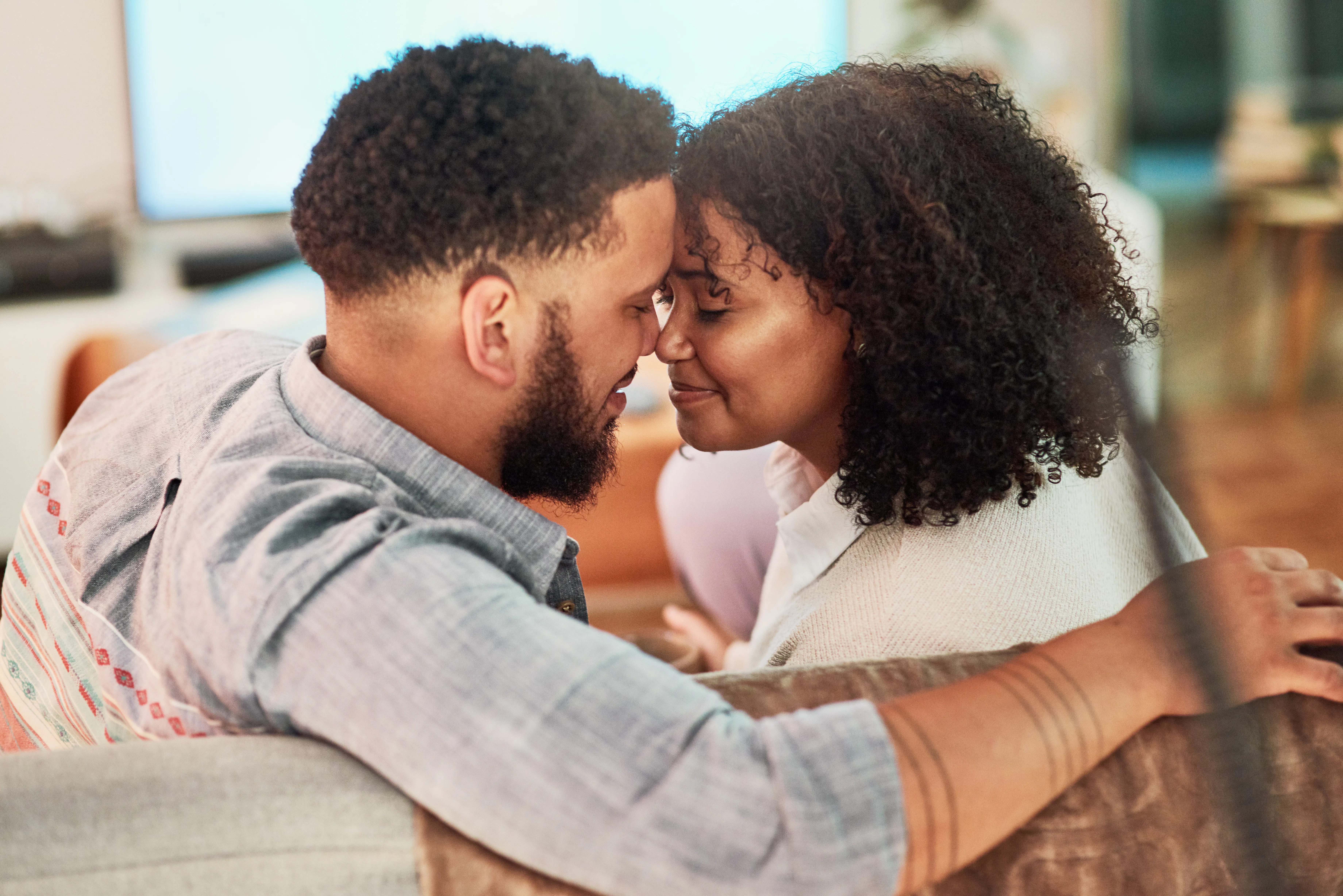 10 Physical Signs You're In The Honeymoon Phase Of A Relationship