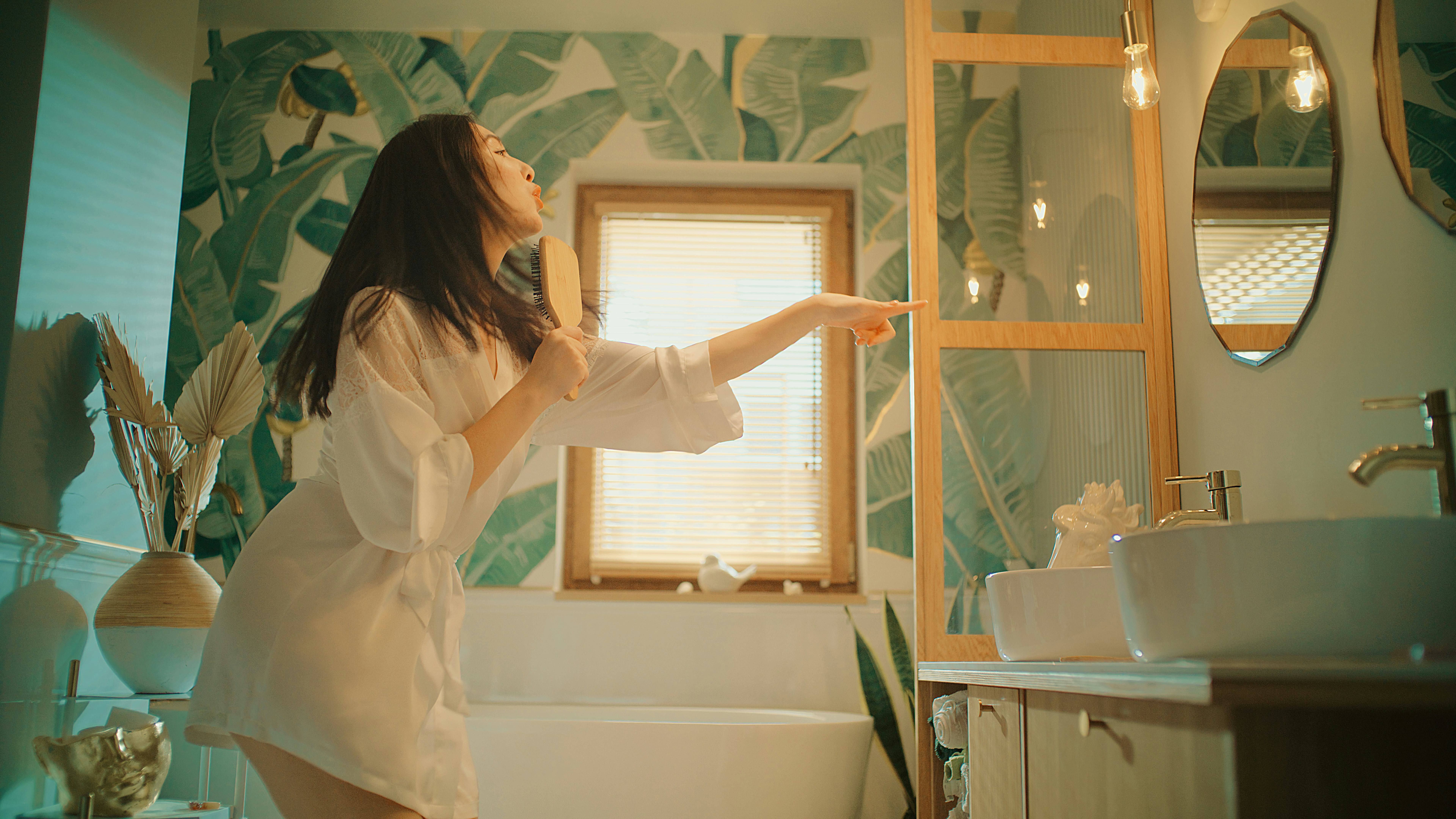 Your Sun, Moon & Rising Zodiac Signs, Explained By Astrologers