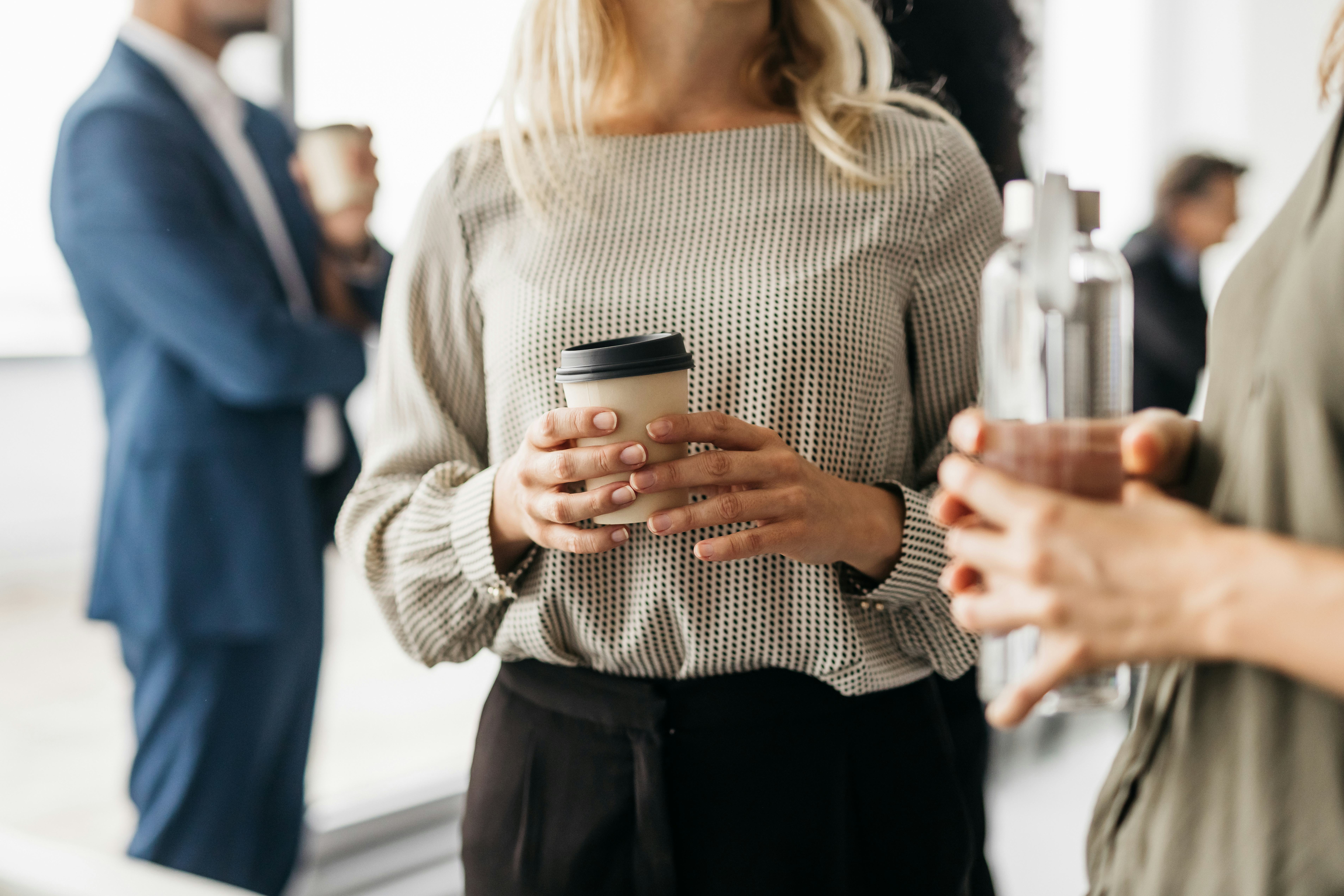 How To Tell If Someone Is Lying To You: 34 Signs To Watch For