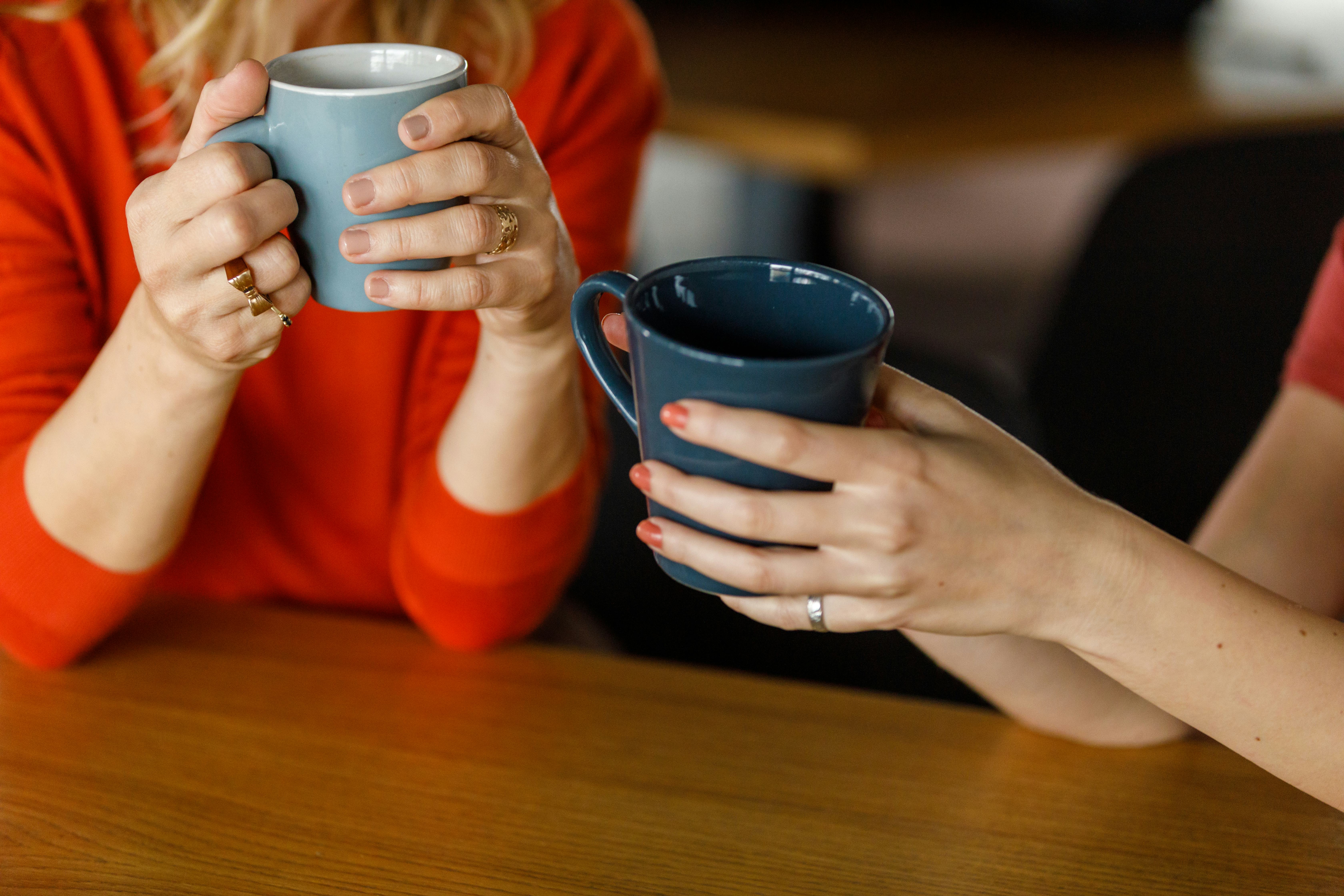 How To Tell If Someone Is Lying To You: 34 Signs To Watch For