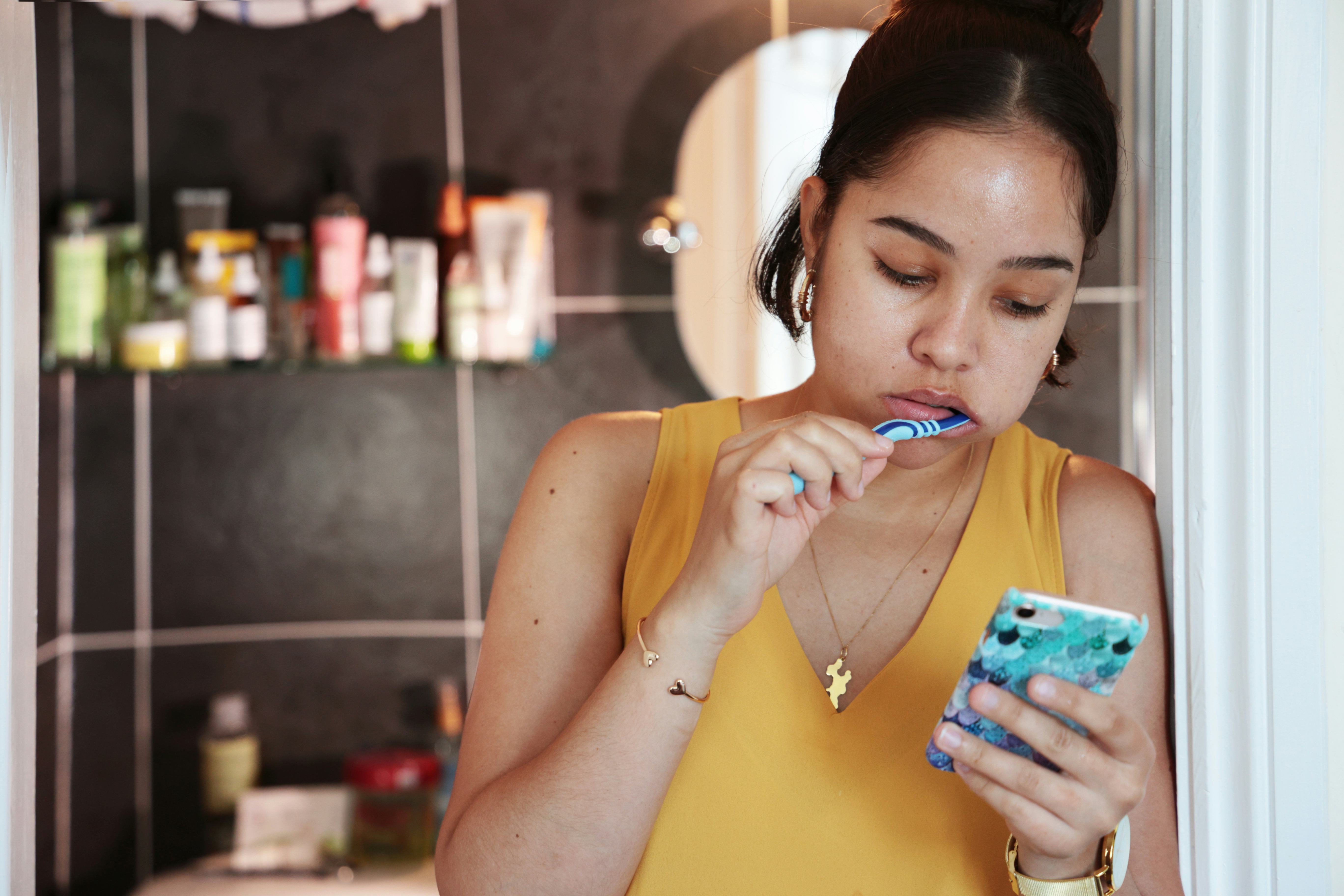 10 Texts To Send To Someone Who’s Ignoring You