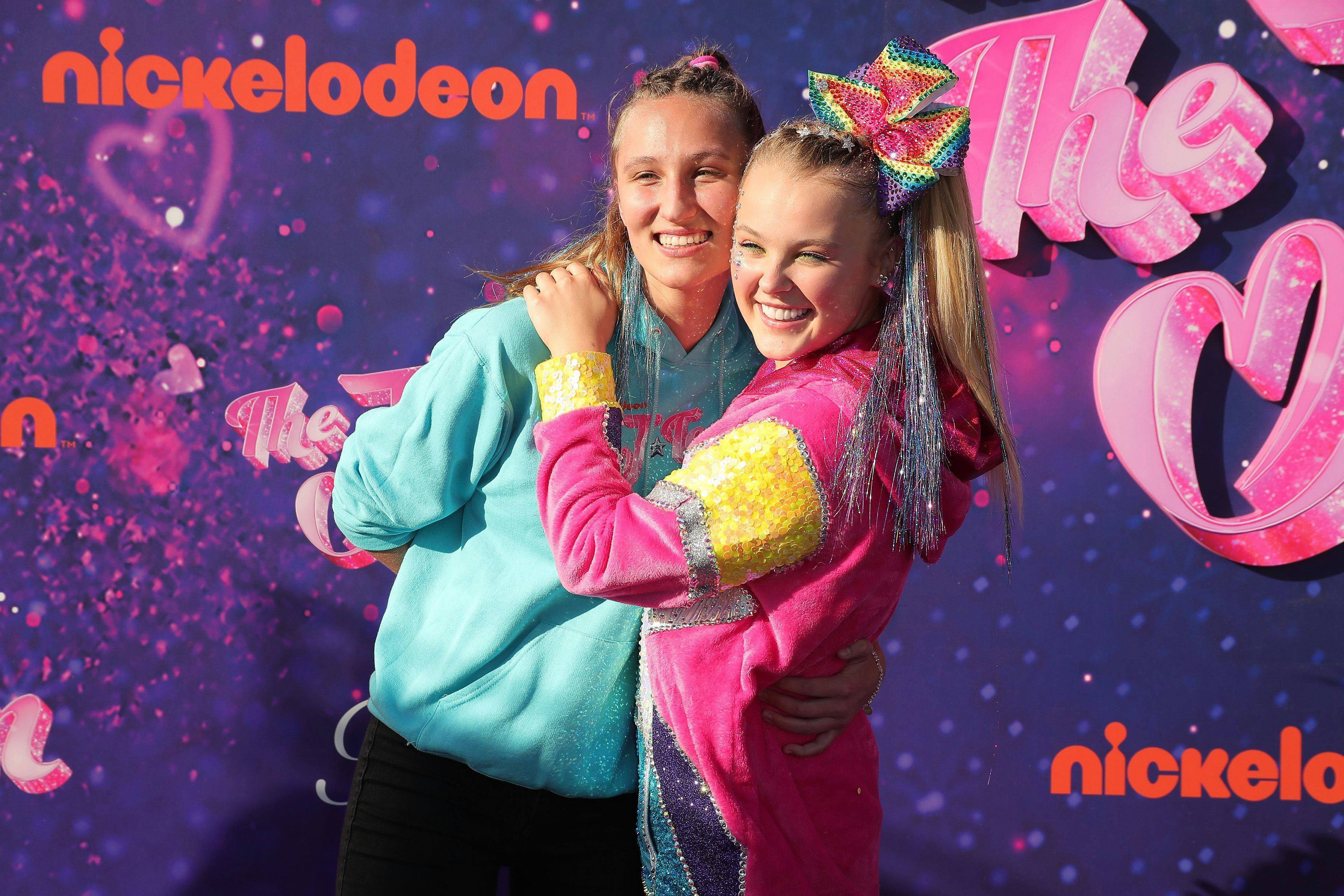 Who Is JoJo Siwa Dating? She Is "Not Single"