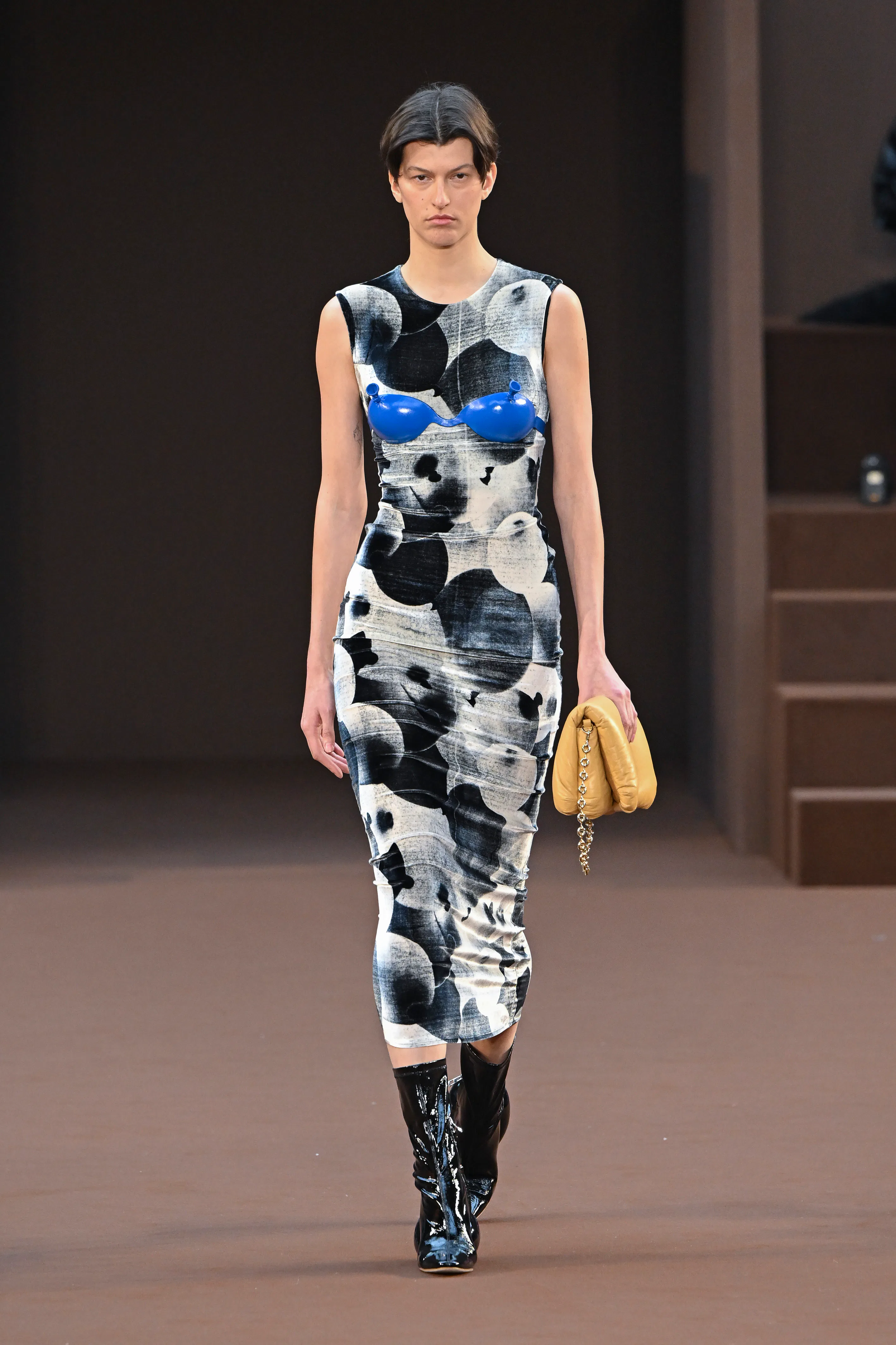 Loewe’s Fall/Winter 2022 Show Was A Lesson In Fearless Dressing