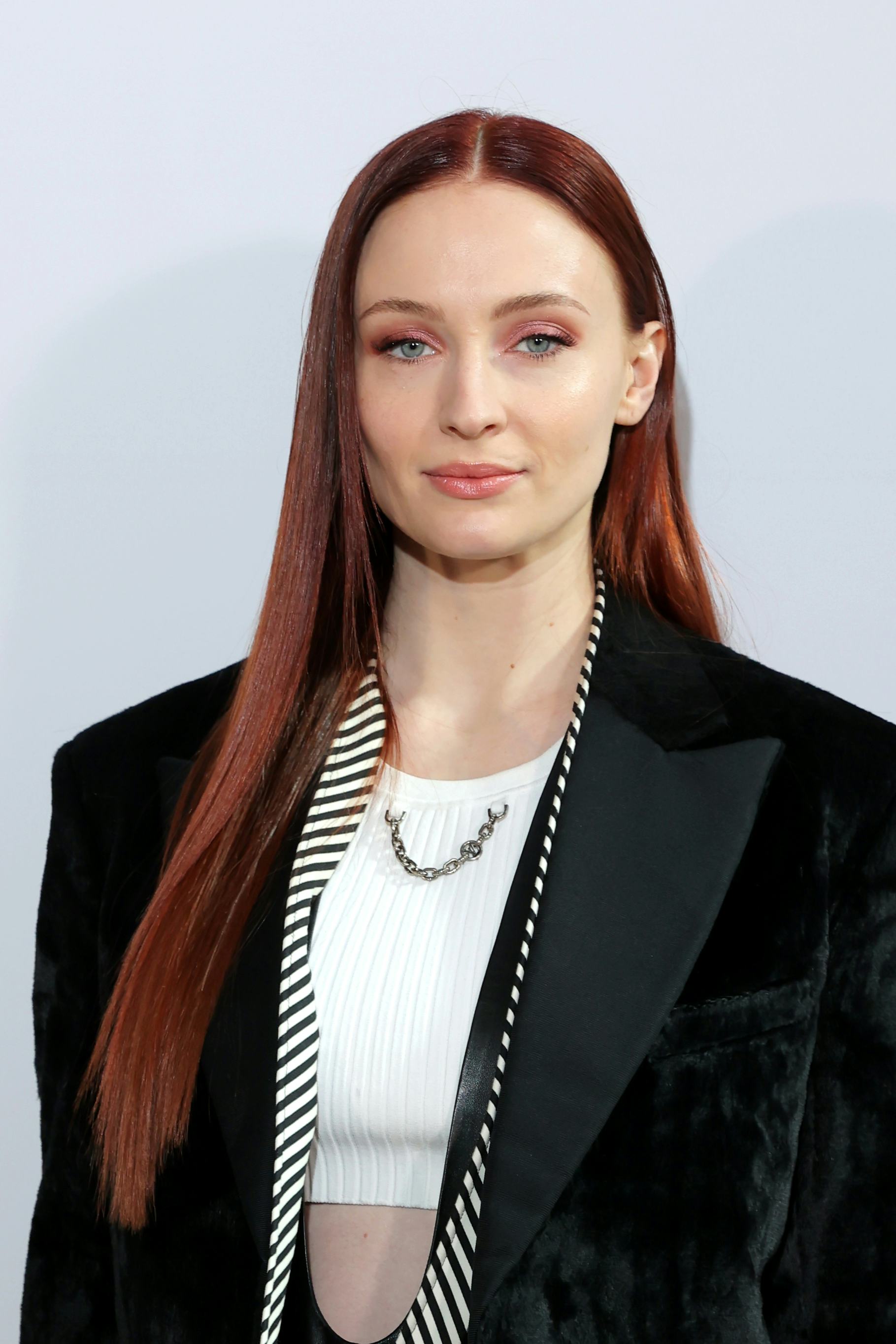 Sophie Turner's Dark Red Hair Is A Dramatic Return To Her Signature Color