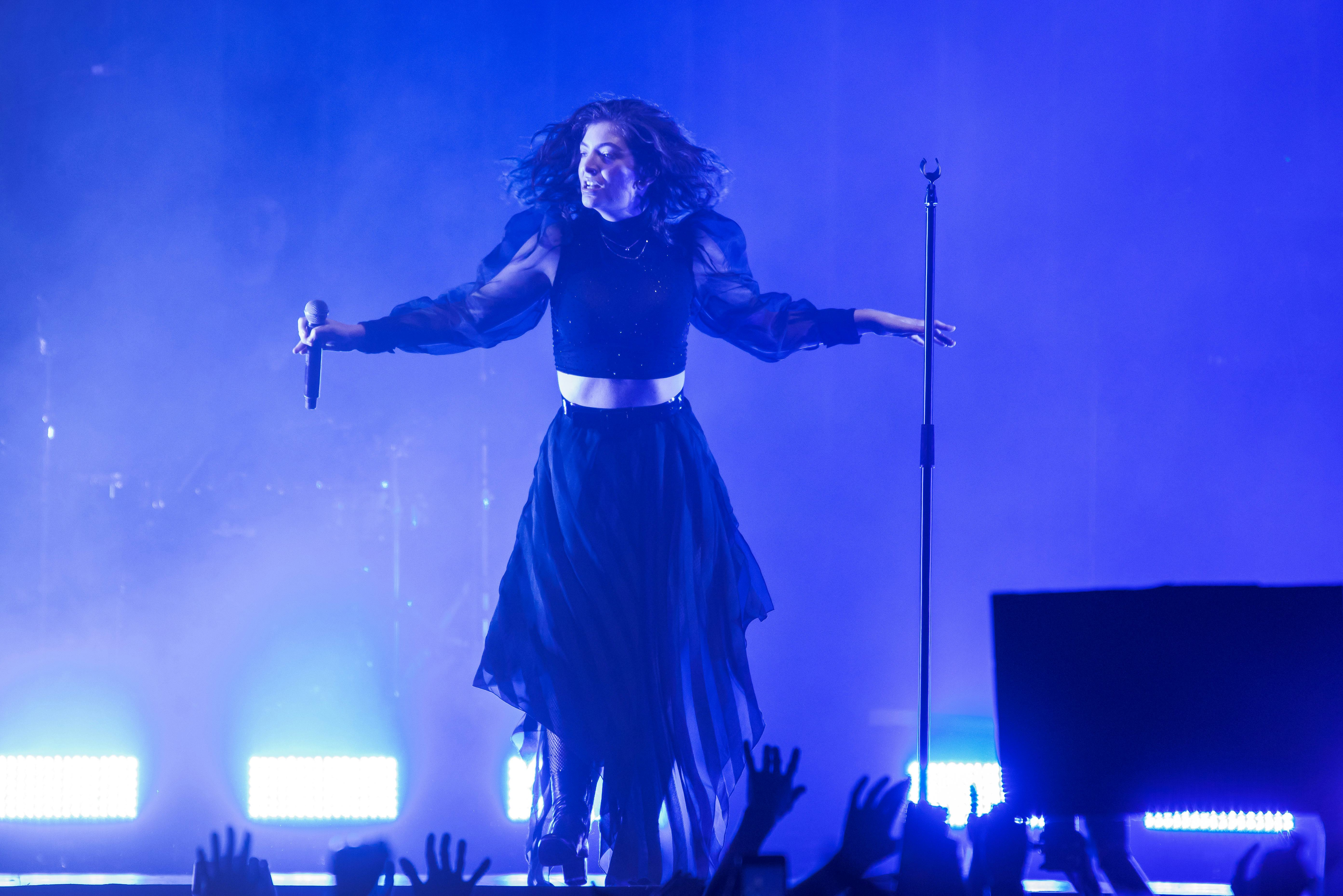 Memes About Lorde’s Shh Toward Fans At 2017 ‘Melodrama’ Concert