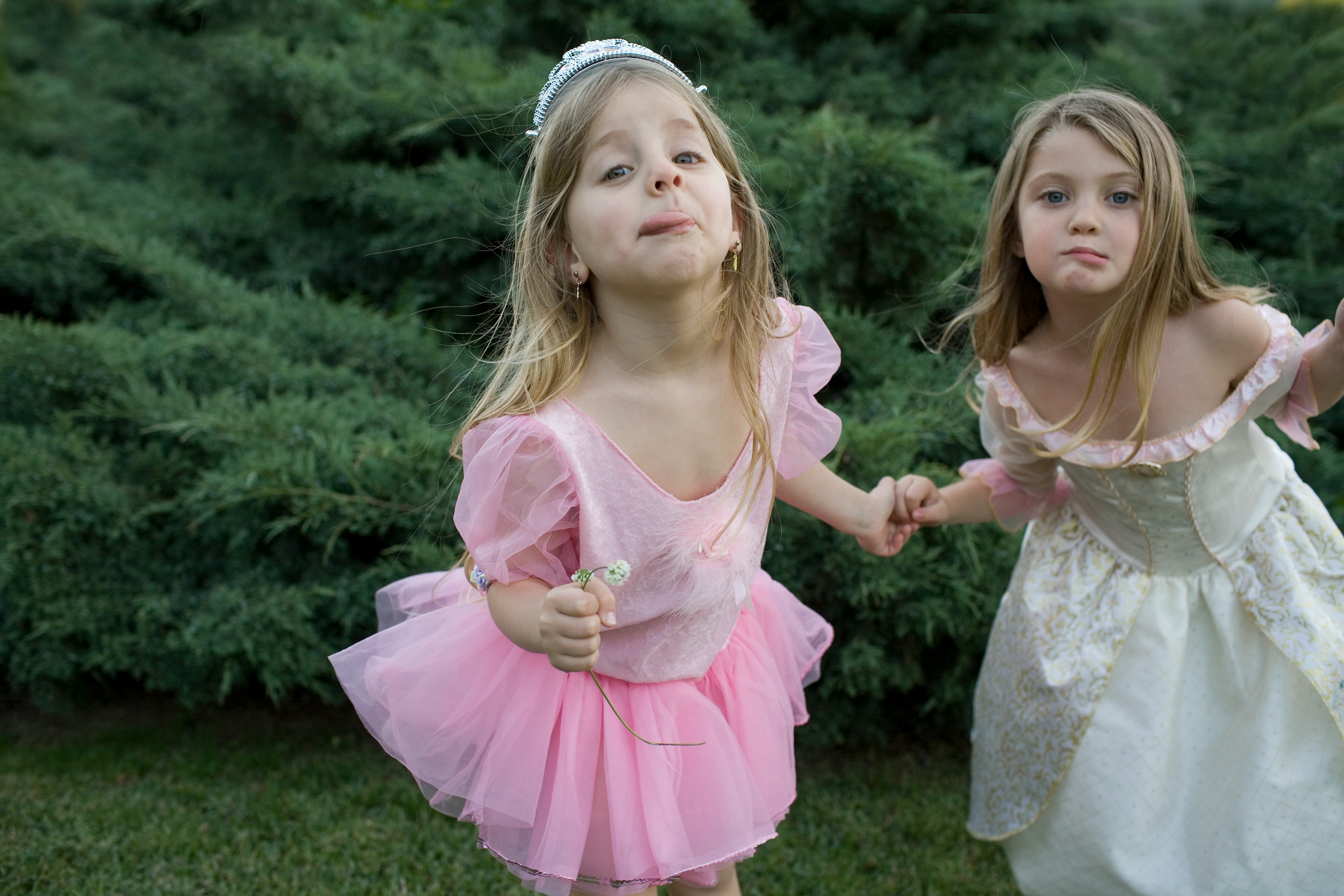 What Is Associative Play? Here Are Some Benefits And Examples