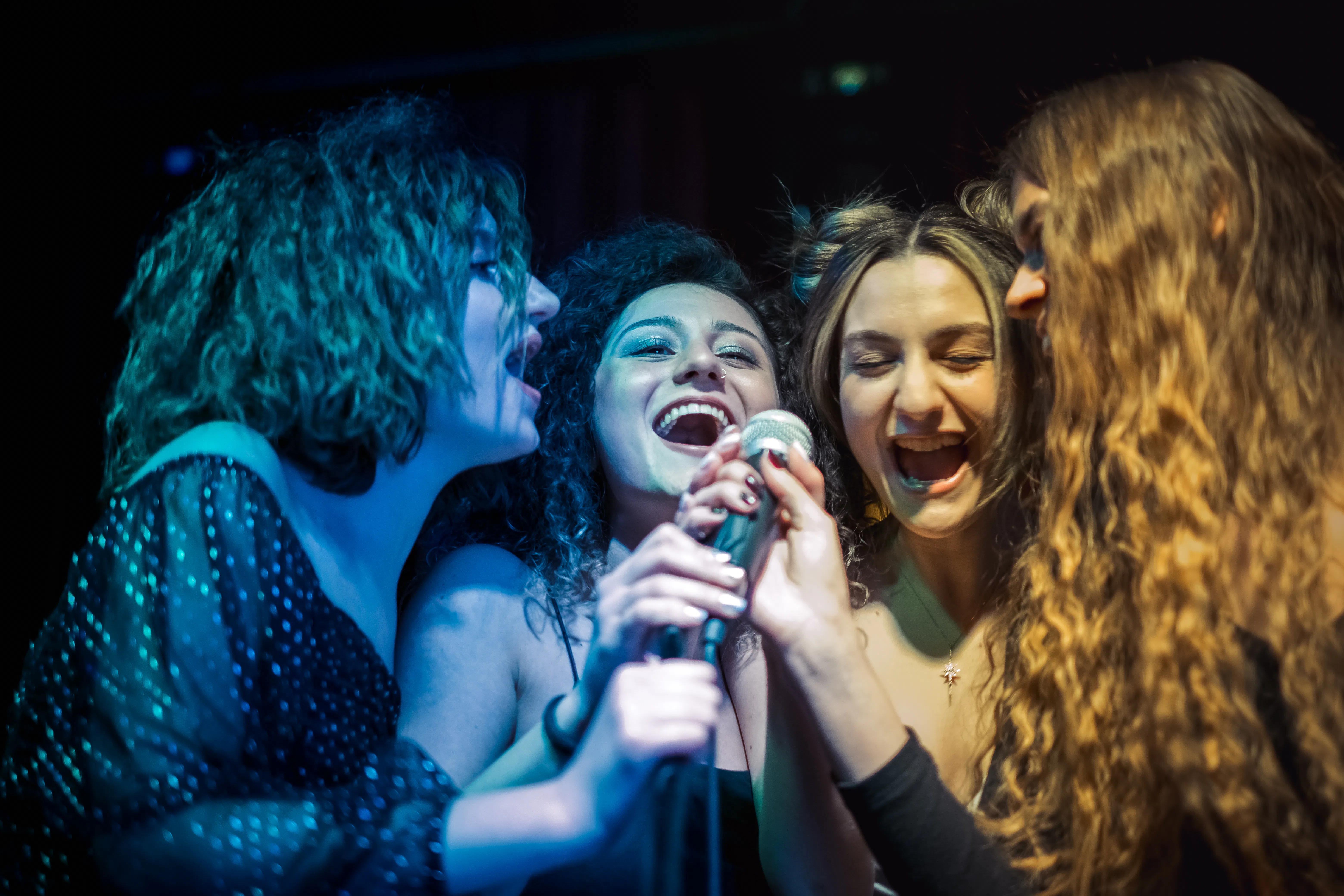 15 Fun Things To Do After Your Graduation Ceremony With Your BFFs