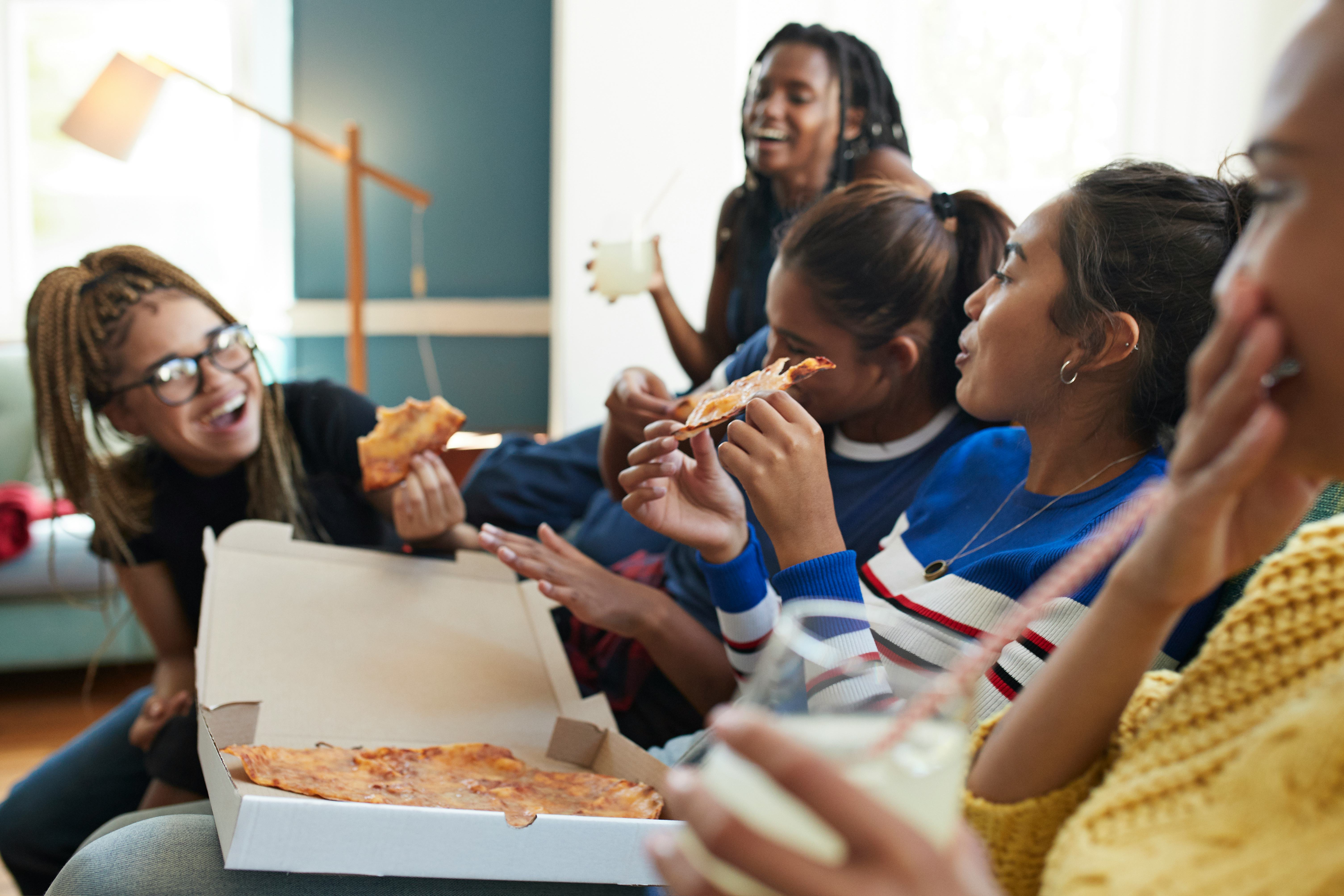 90 Girl Group Names For Your Squad Chat That Are So Iconic