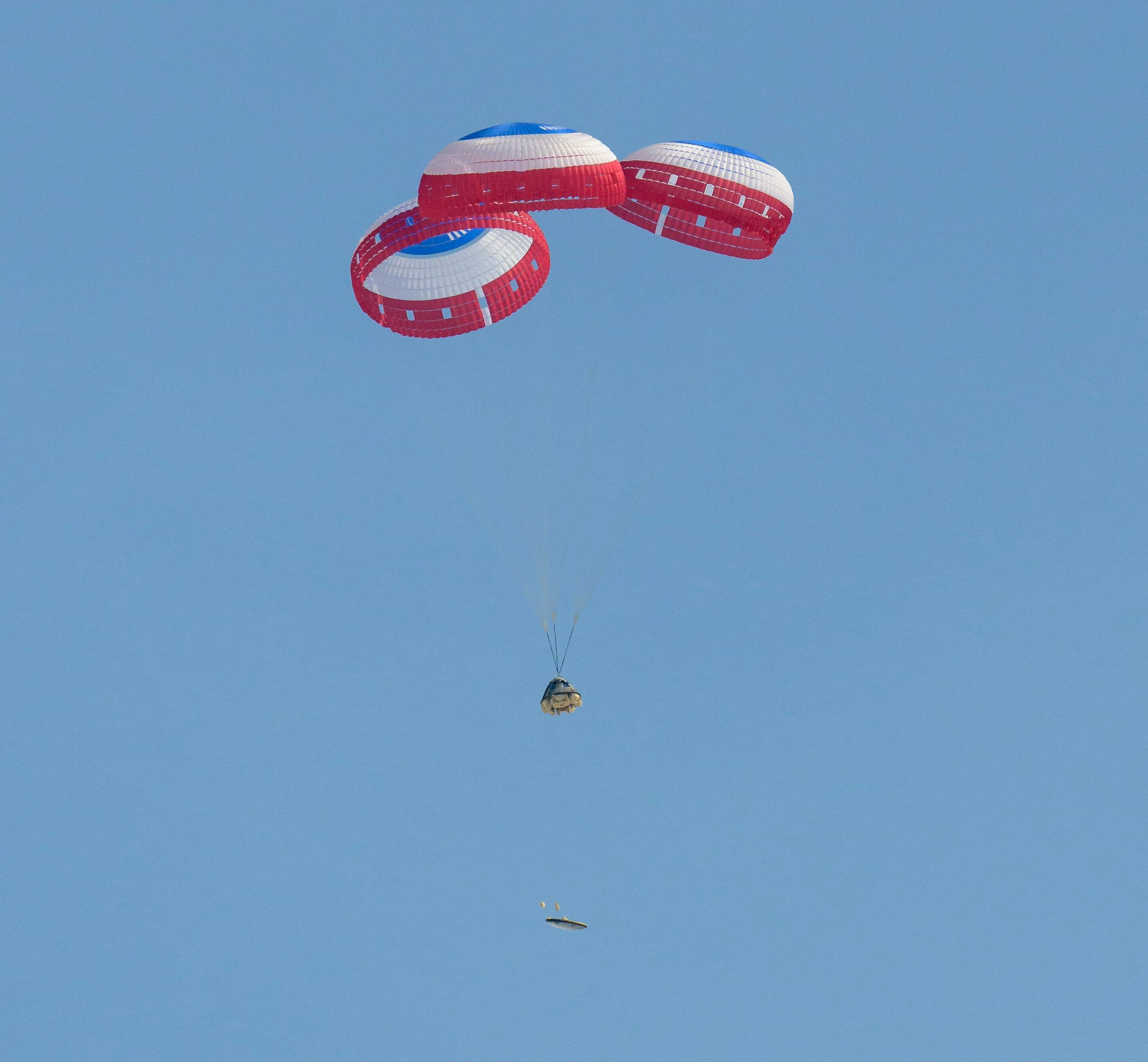 Watch: Boeing Starliner makes a cushy landing in New Mexico desert