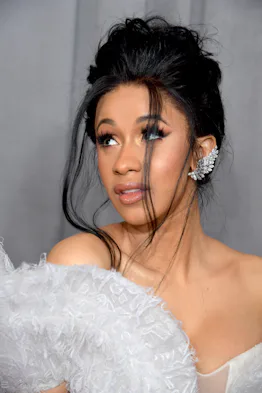 Why Were Fake Eyelashes Invented? Their History Is Very Bizarre.