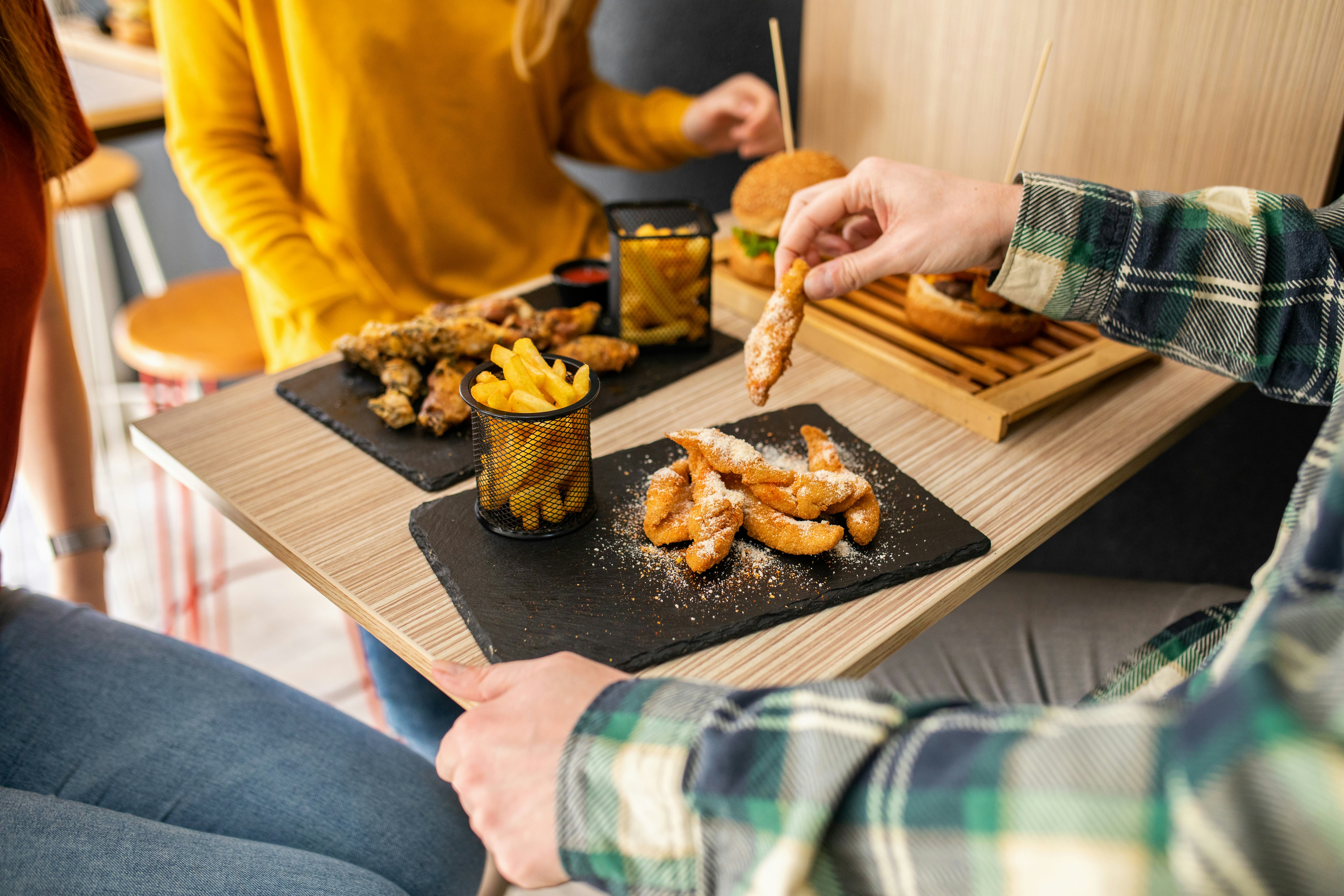 7 National Chicken Finger Day 2022 Deals: Raising Cane’s, Wendy’s, & More