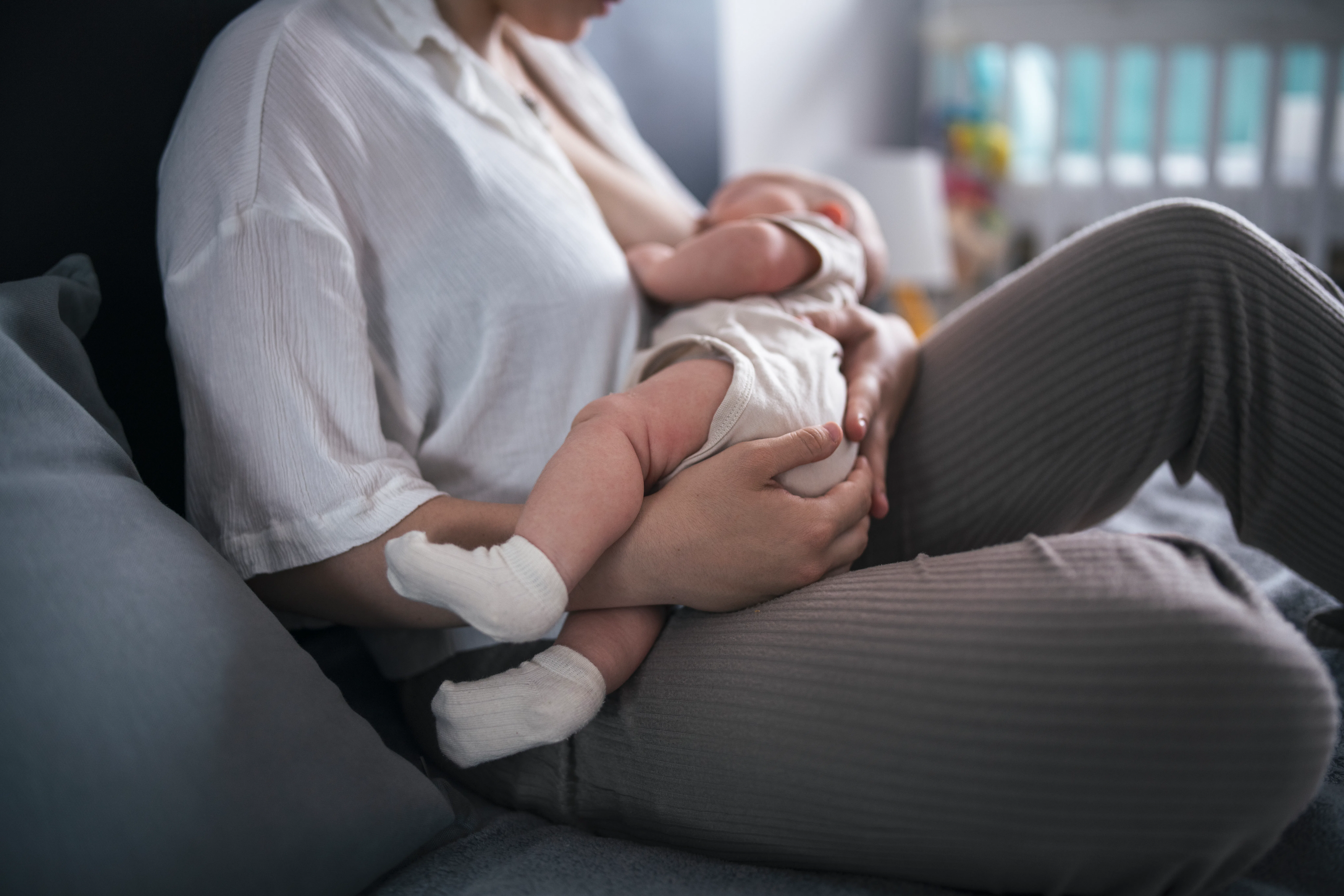 Husbands Breastfeeding Rule For Pregnant Wife Has Reddit Fuming