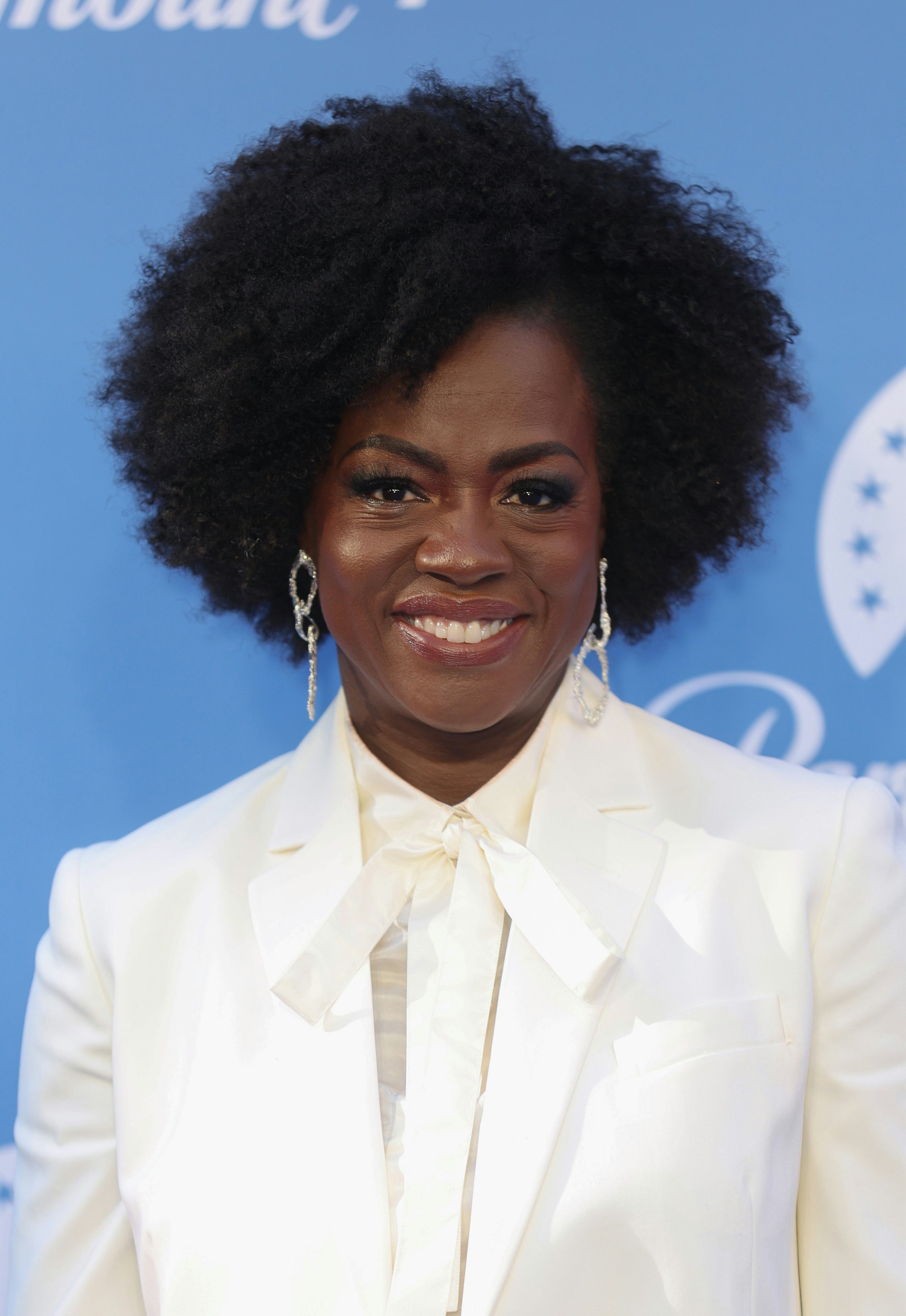 13 Side Part Hairstyles That Are Far From Emo