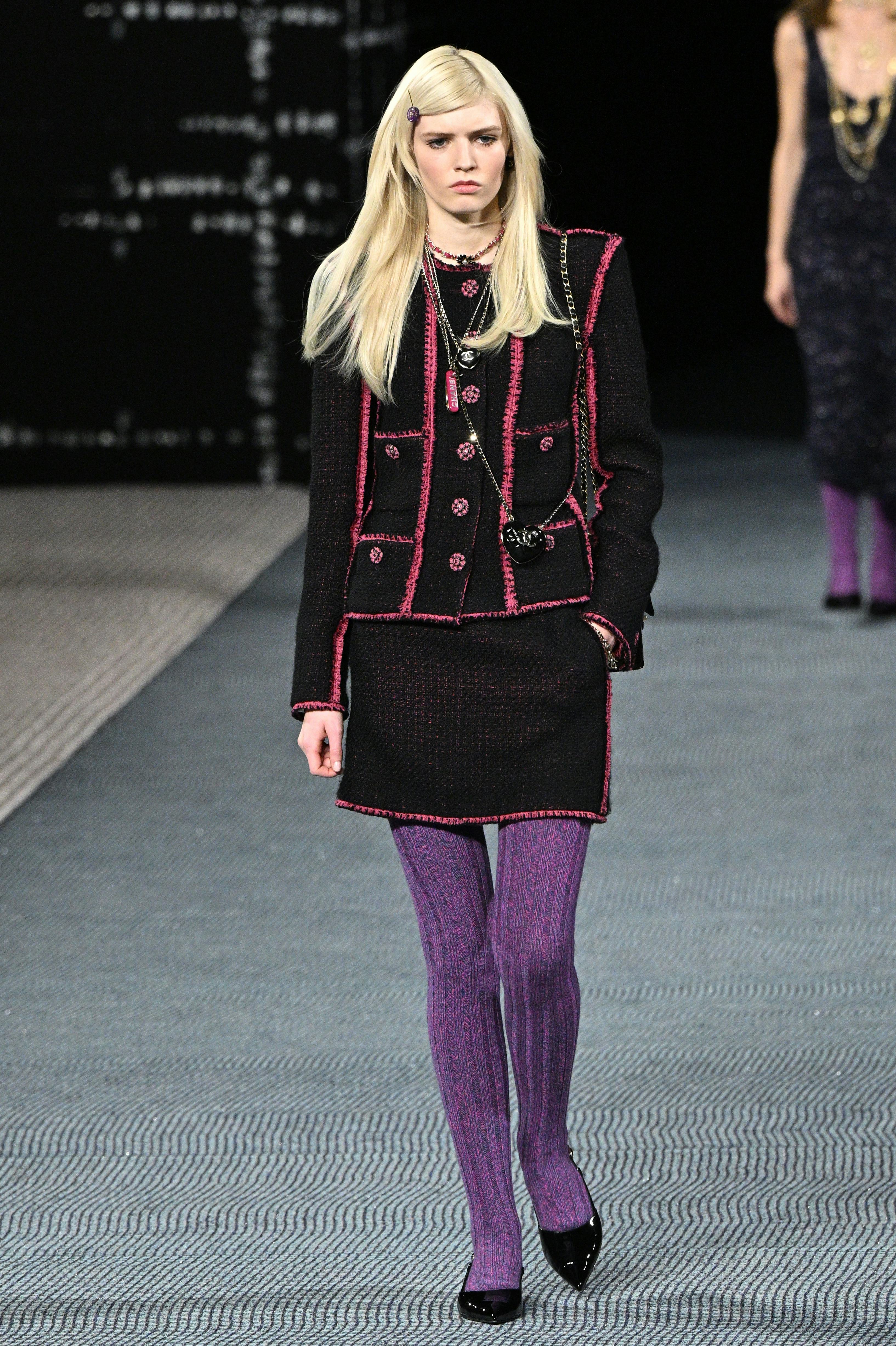 How To Wear A Mini Skirt In Cold Weather