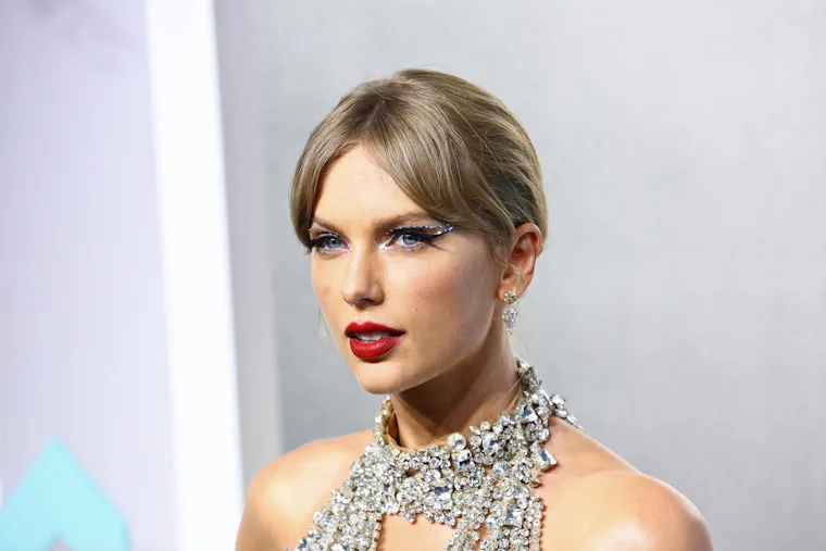 Here’s How To Get Taylor Swift’s MTV VMA’s Beauty Look