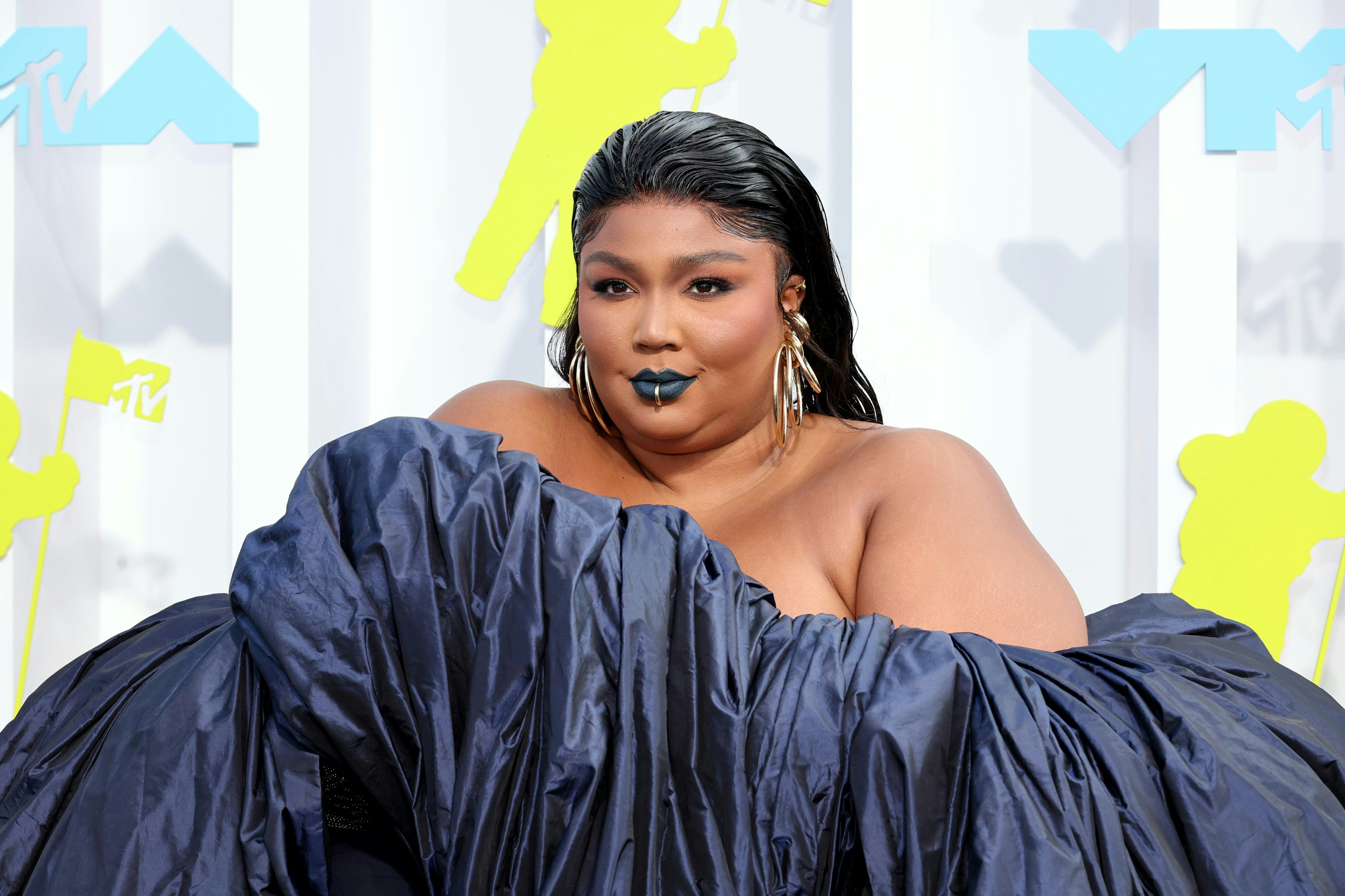 Goth-Inspired Beauty Looks Ruled The 2022 MTV VMAs