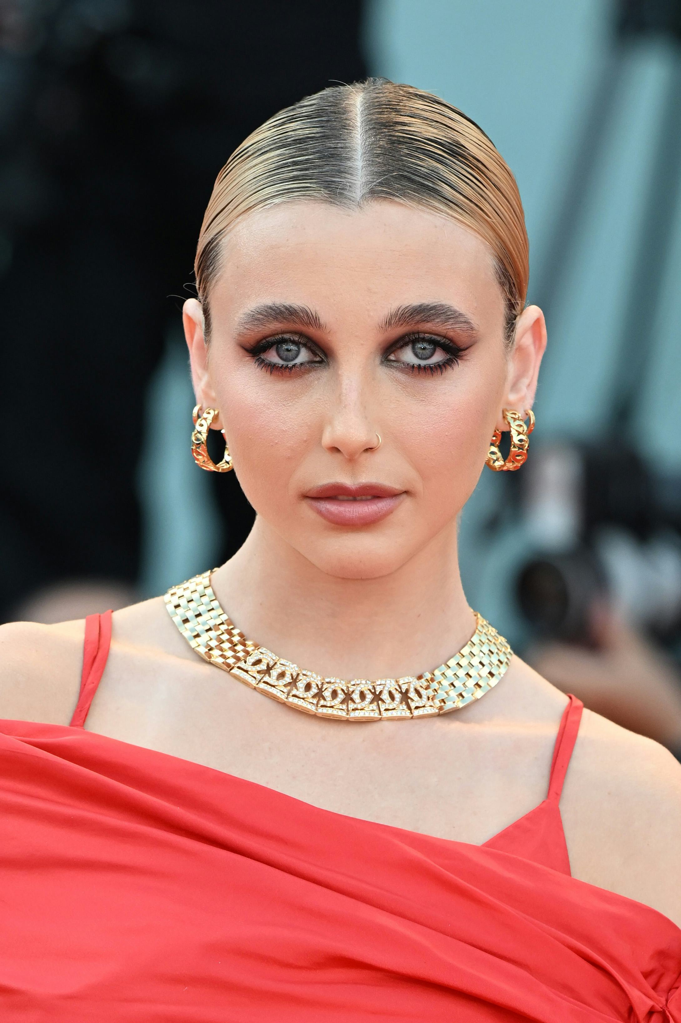 Emma Chamberlain’s Smokey Cat Eye Is High-Fashion Glam At Its Best