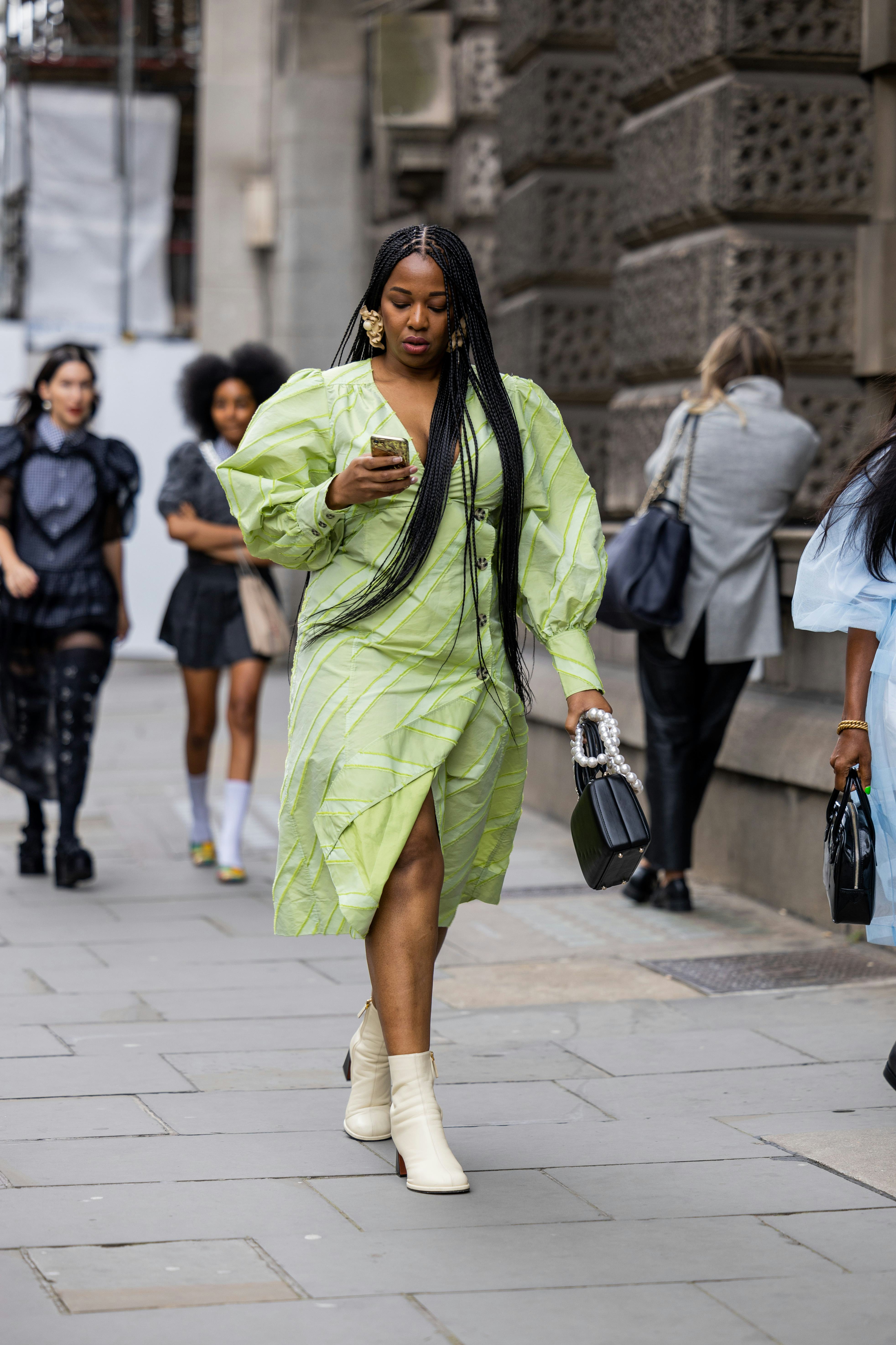 Best Street Style Beauty Moments At London Fashion Week Spring/Summer ...