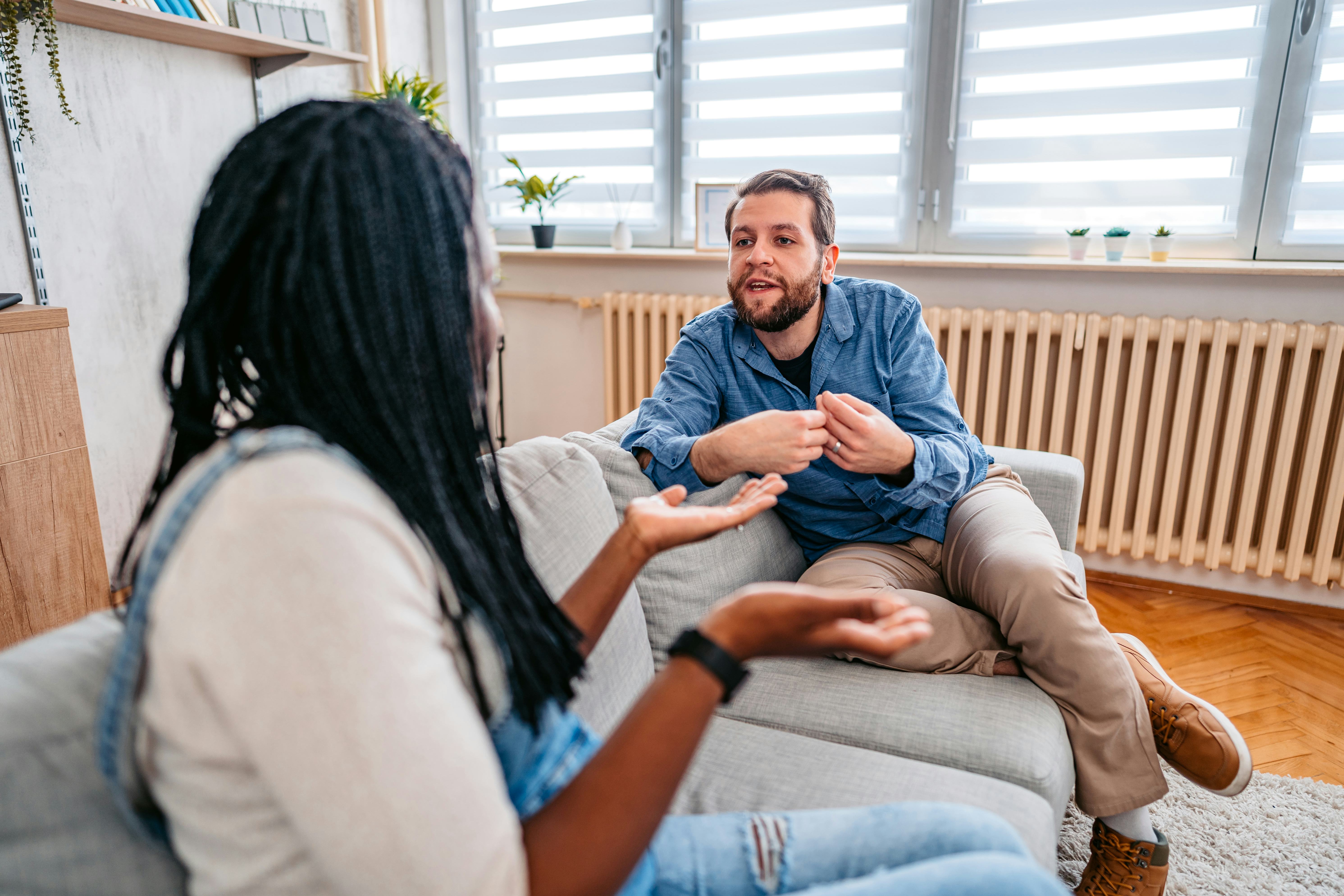 23 Signs You're With The Wrong Person That Are Easy To Miss