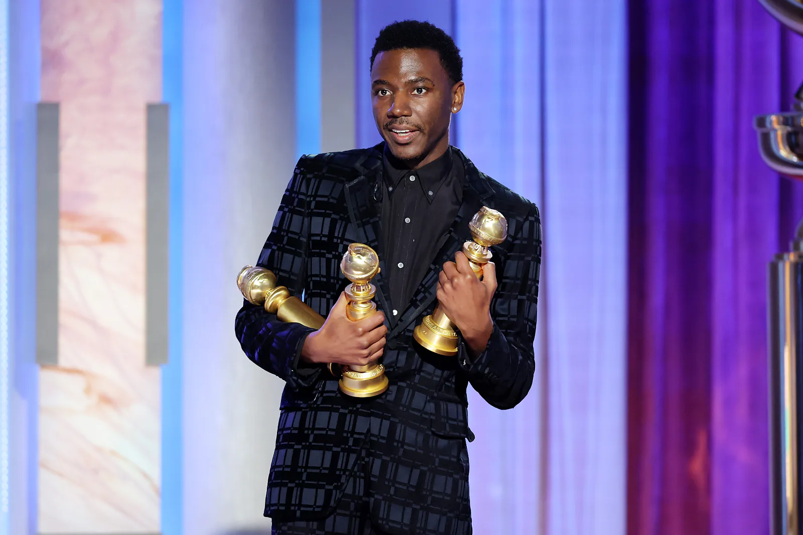 The Best Memes & Tweets From The 2023 Golden Globes