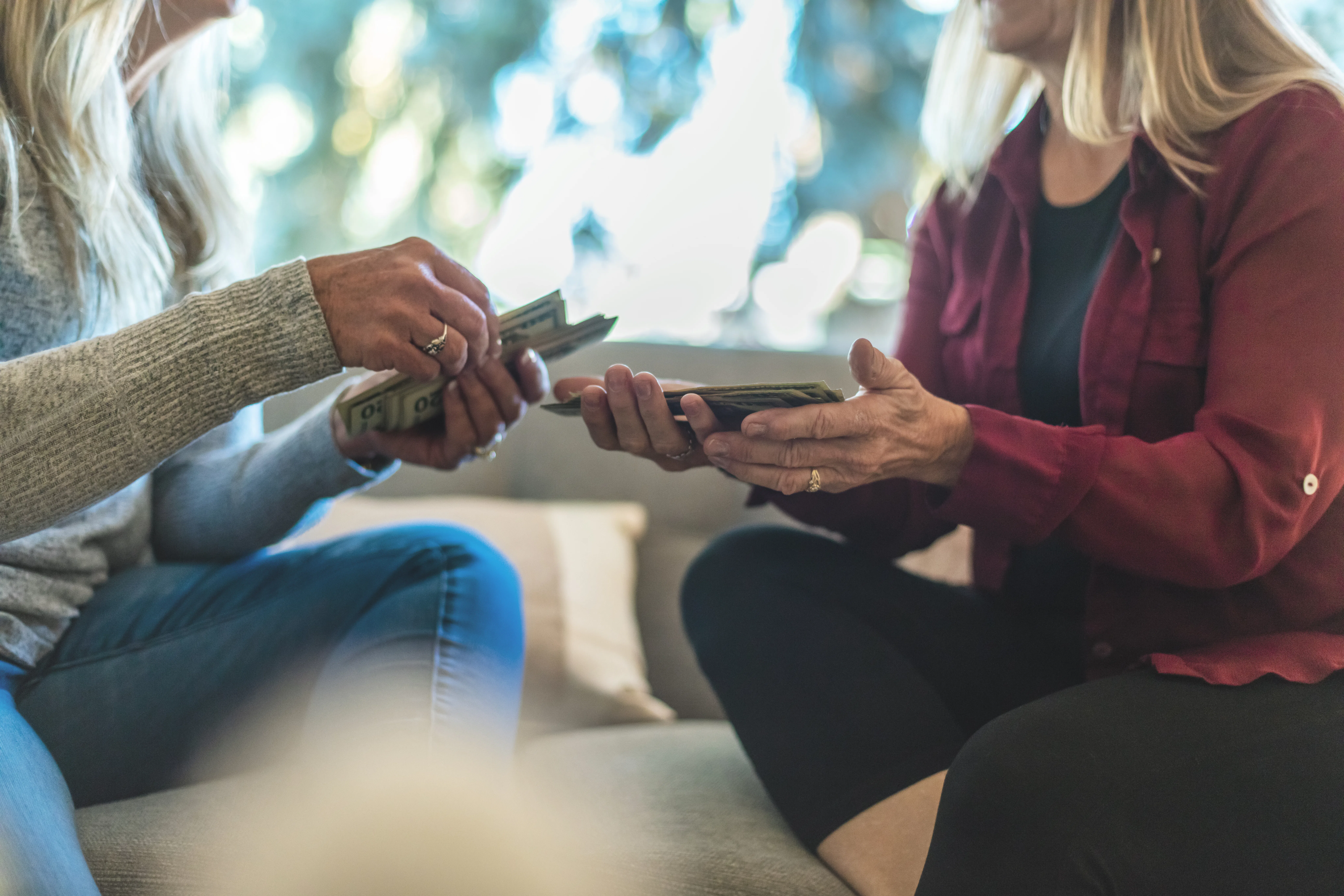 Reddit Applauds Mom Who Cut Off Grandma's Allowance After She Wouldn't ...